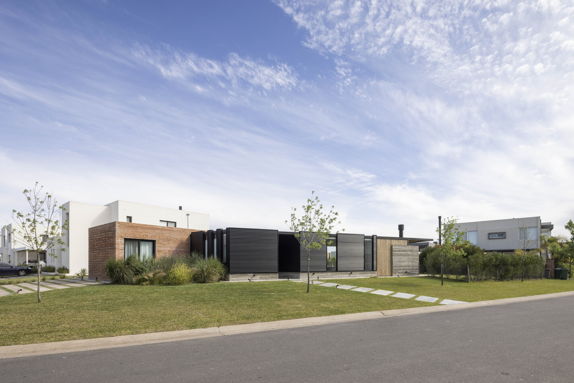 Gallery of J House / Pirca Arquitectura - 14