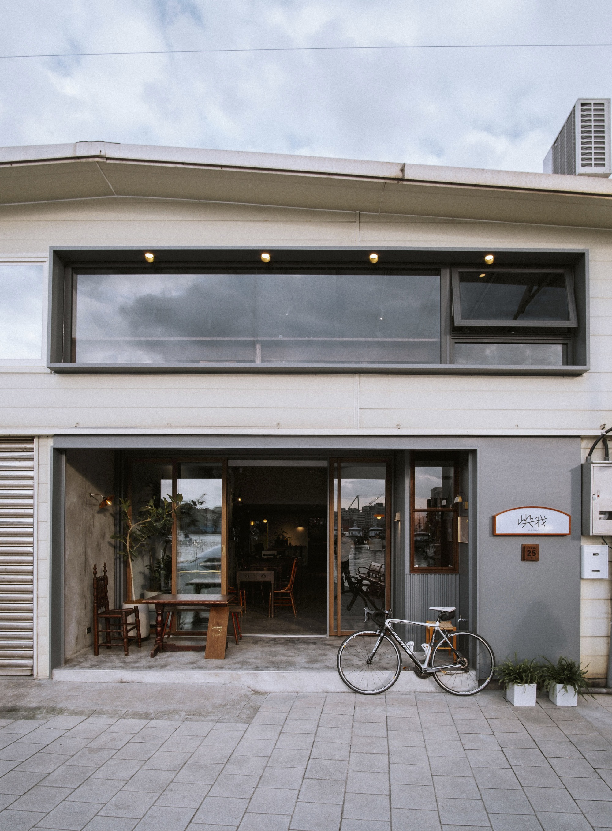 Gallery of Bistro Me&Island / Atelier [inter] Island - 6