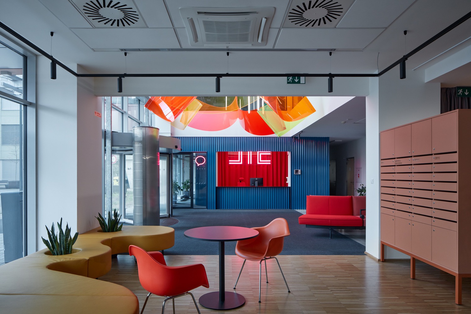 Gallery of 16 Multi-Colored Office Spaces That Use Chromaticism to ...