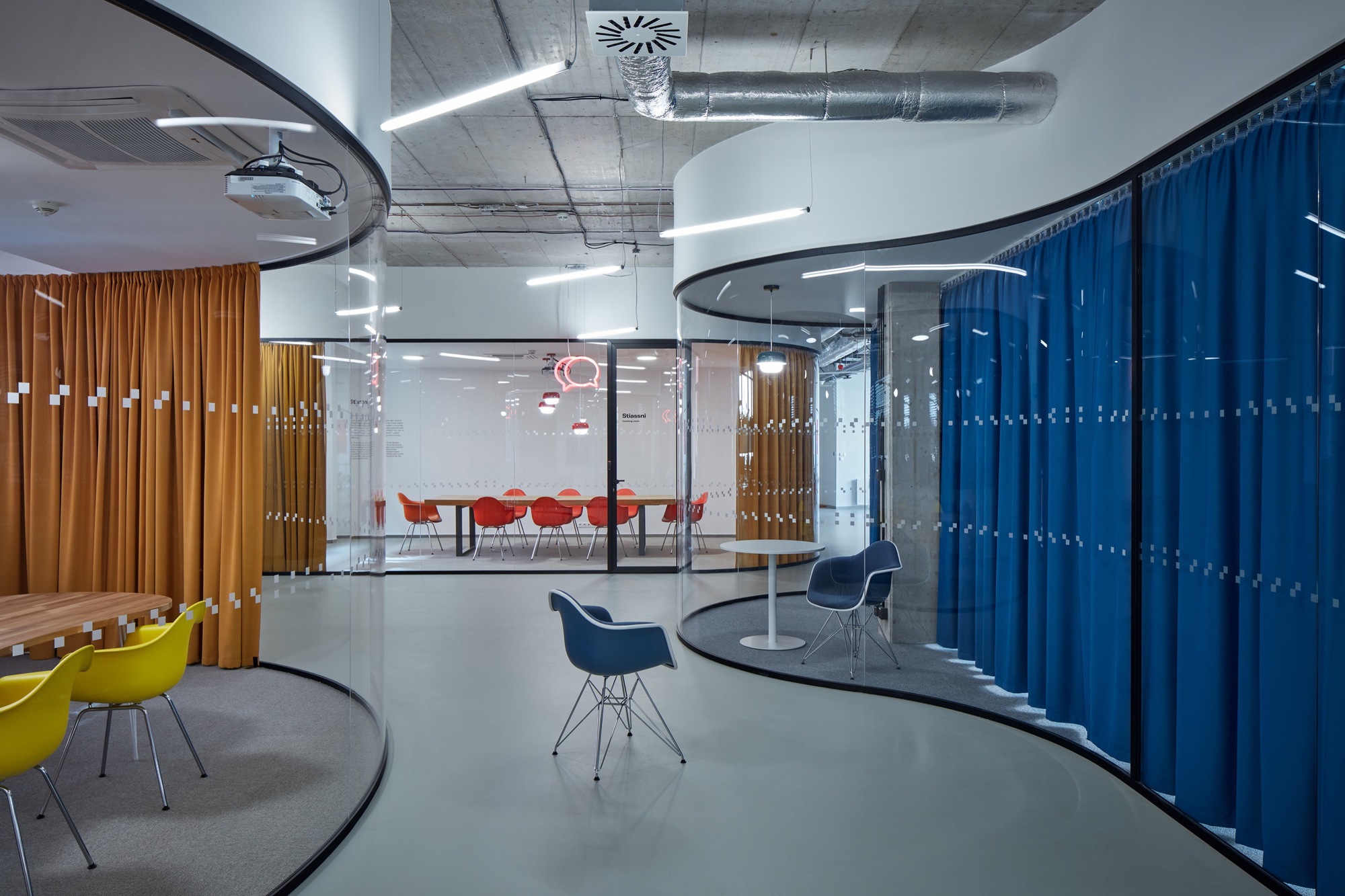 Gallery of 16 Multi-Colored Office Spaces That Use Chromaticism to ...