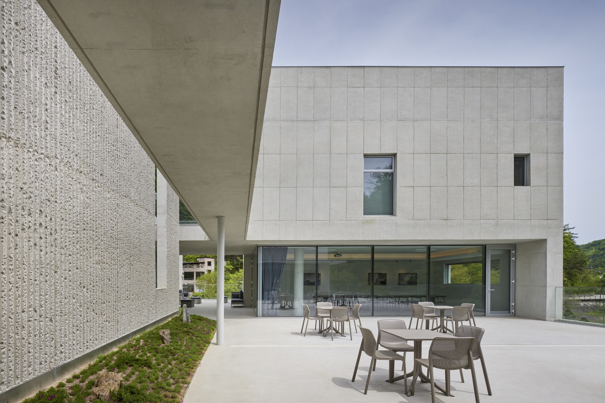 Gallery of Dot Line Plan Coffee Shop / ODDs&ENDs architects - 6