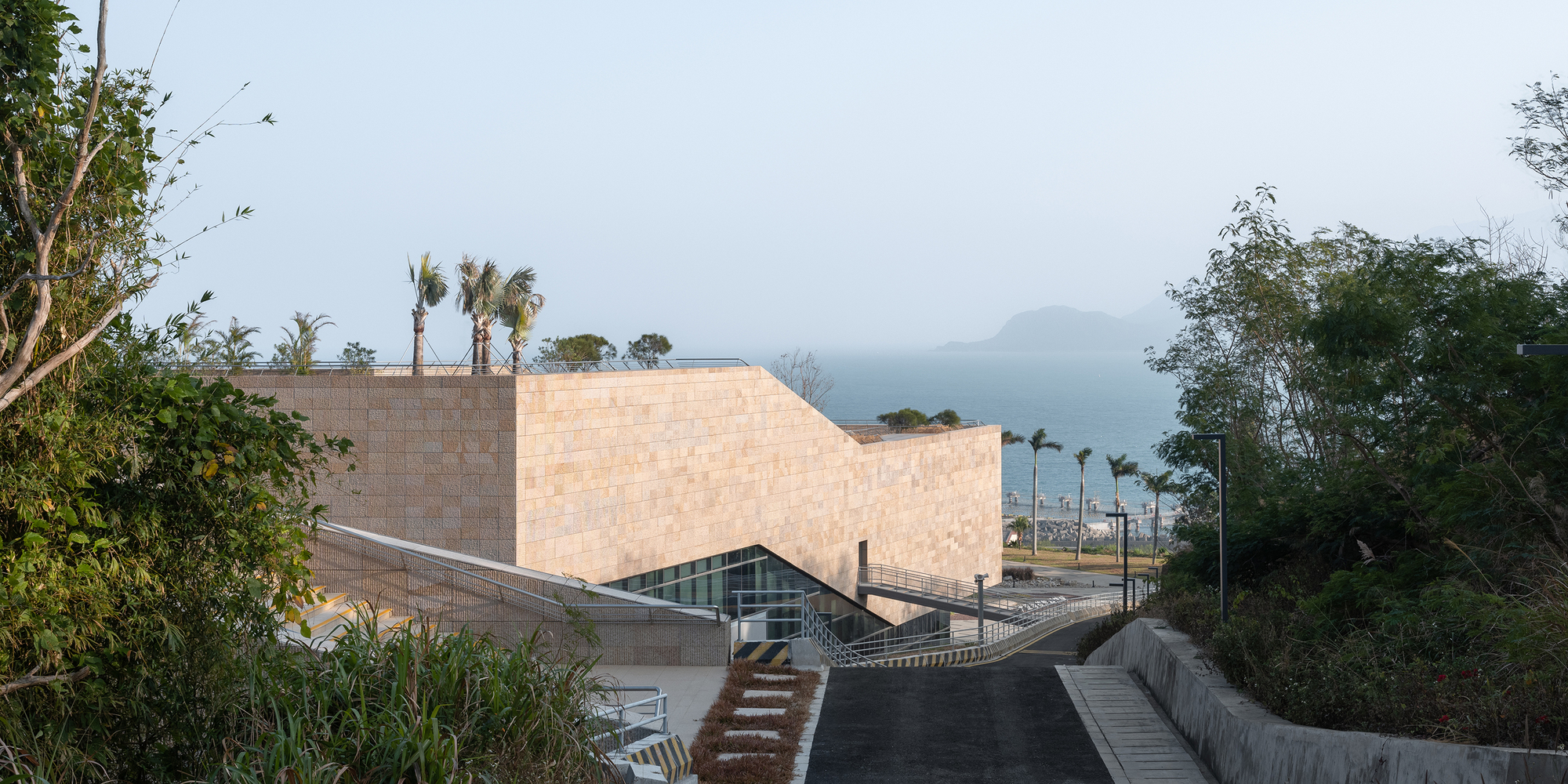 Gallery of Daya Bay Nuclear Power Science and Technology Museum / E+UV ...