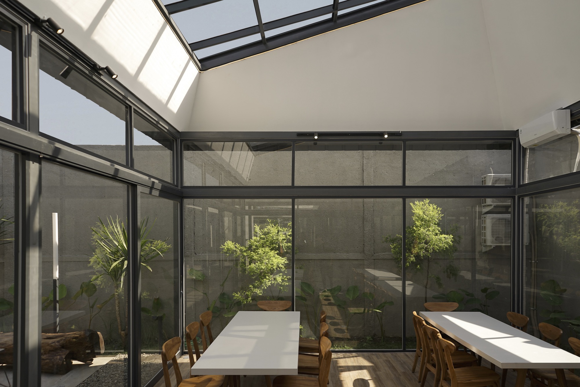 Gallery of Tanulo Coffee / Simpul Studio - 3