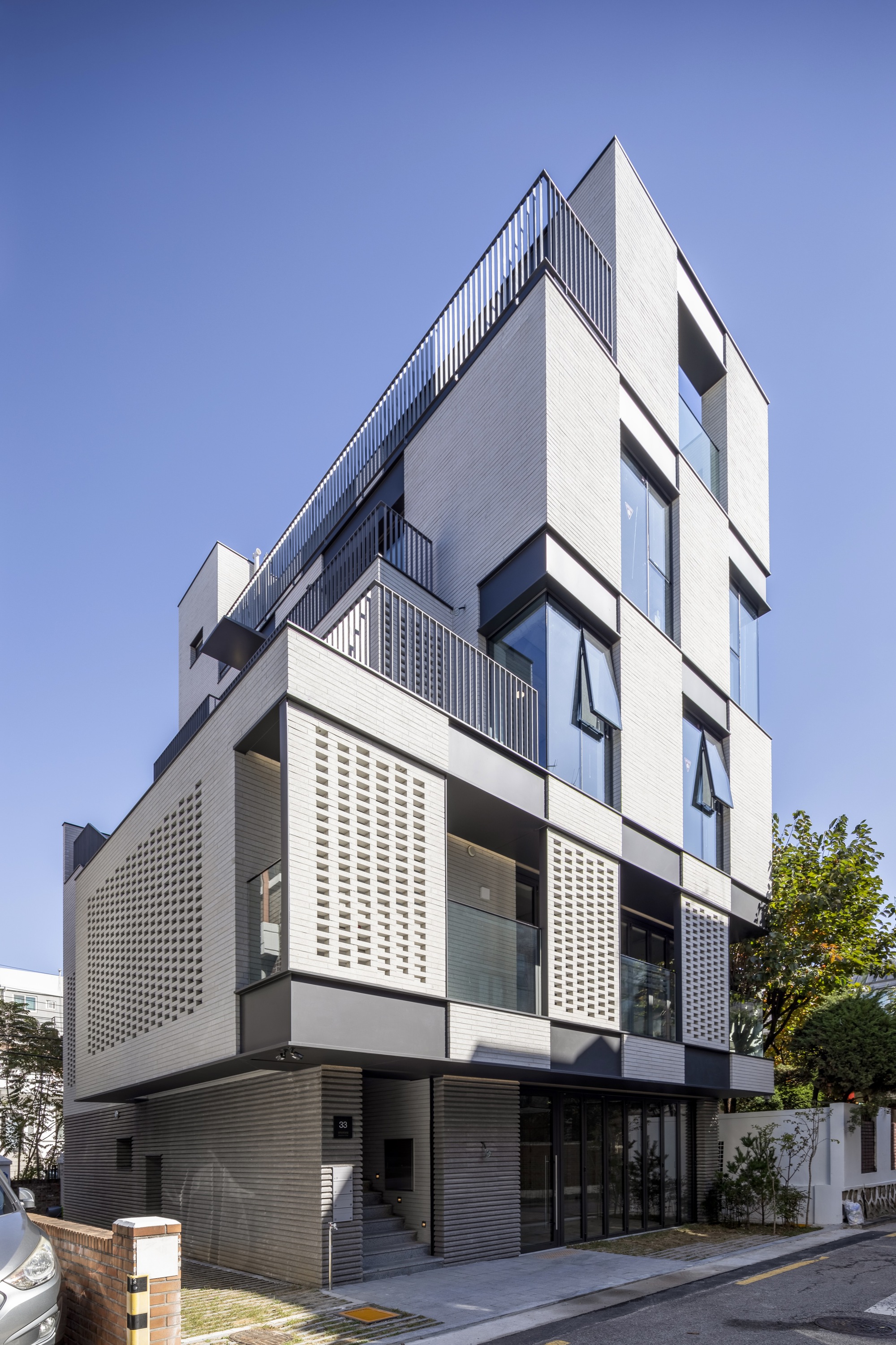 Gallery of Intec Office Building / ARCHITECTS BAN - 15