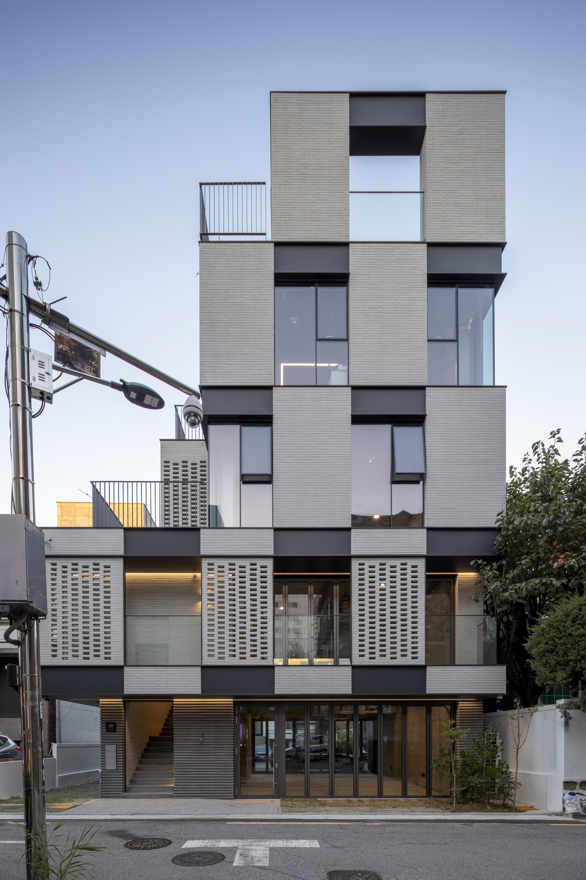 Gallery of Intec Office Building / ARCHITECTS BAN - 2