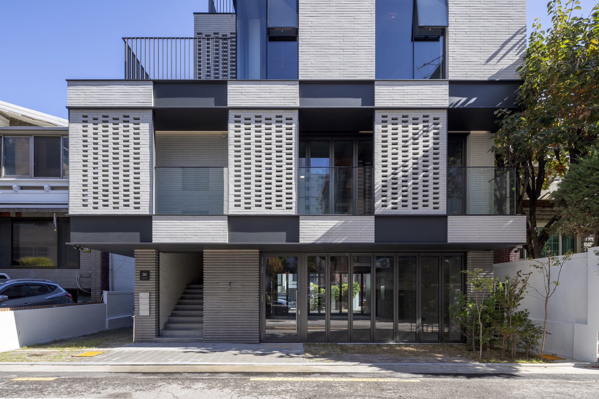 Gallery of Intec Office Building / ARCHITECTS BAN - 11