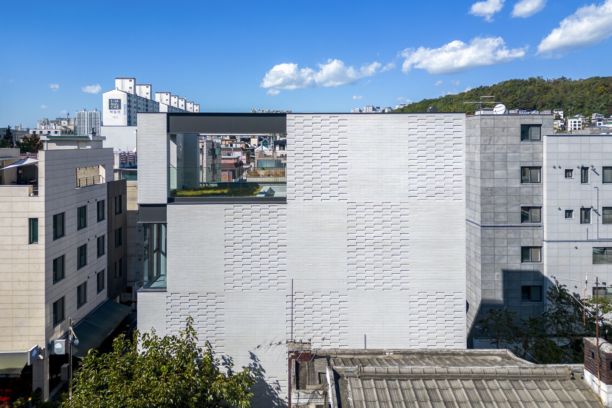 Gallery of Intec Office Building / ARCHITECTS BAN - 14