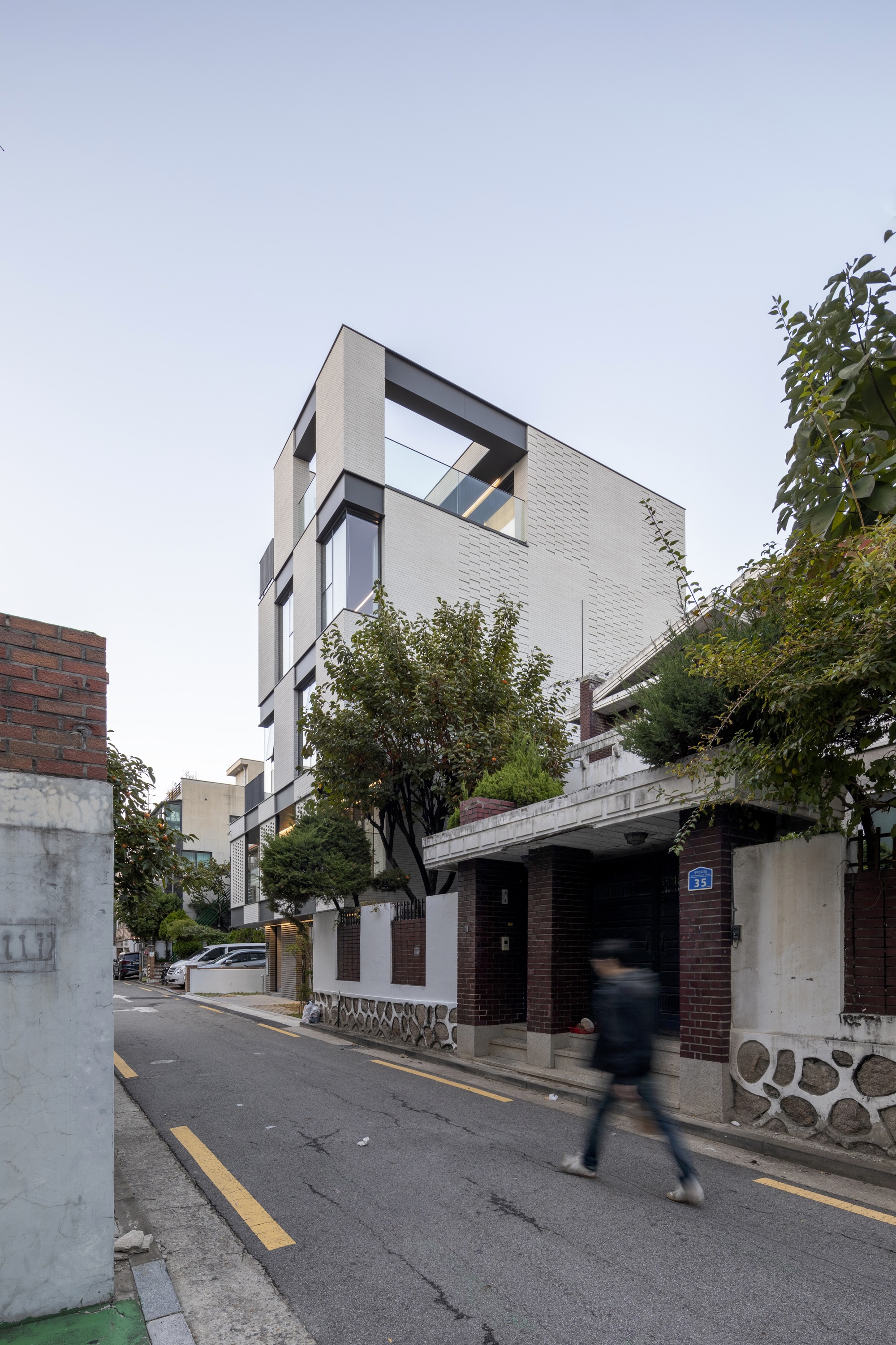 Gallery of Intec Office Building / ARCHITECTS BAN - 9