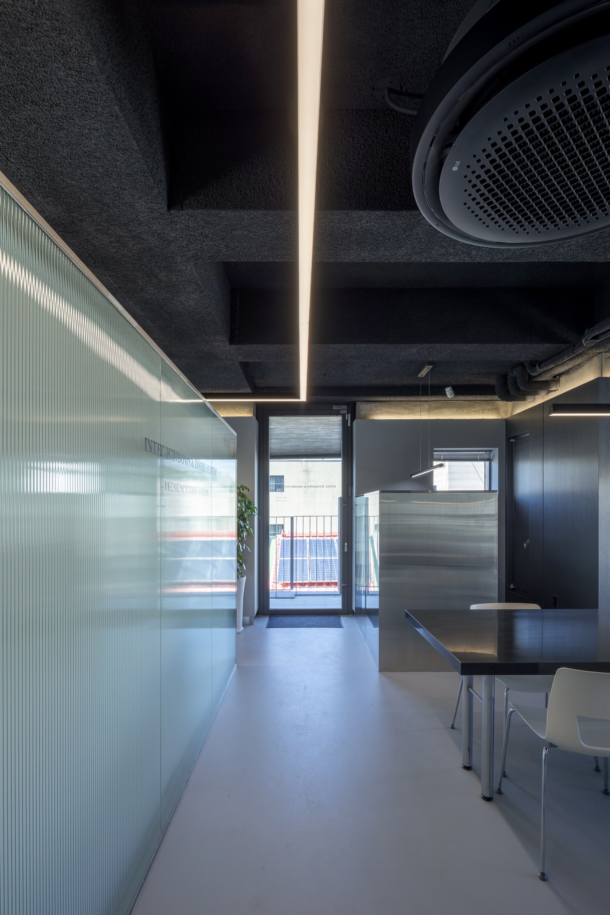 Gallery of Intec Office Building / ARCHITECTS BAN - 10