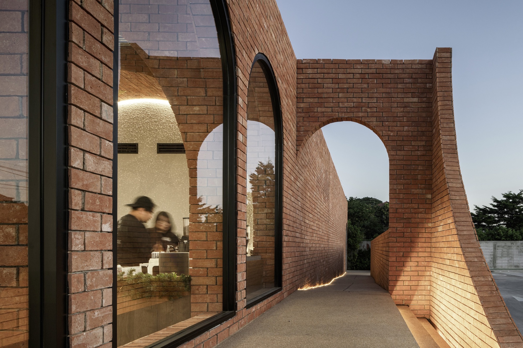 Galería de Restaurant DAWN to DUSK / TOUCH Architect - 9