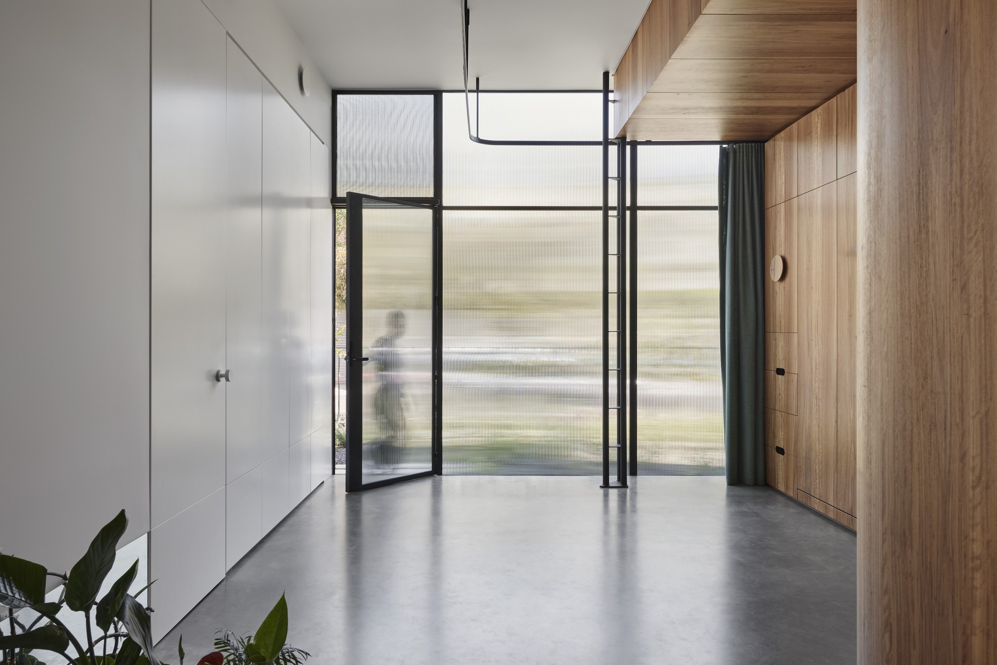 Gallery of Lang 靚 House / Austin Maynard Architects - 26