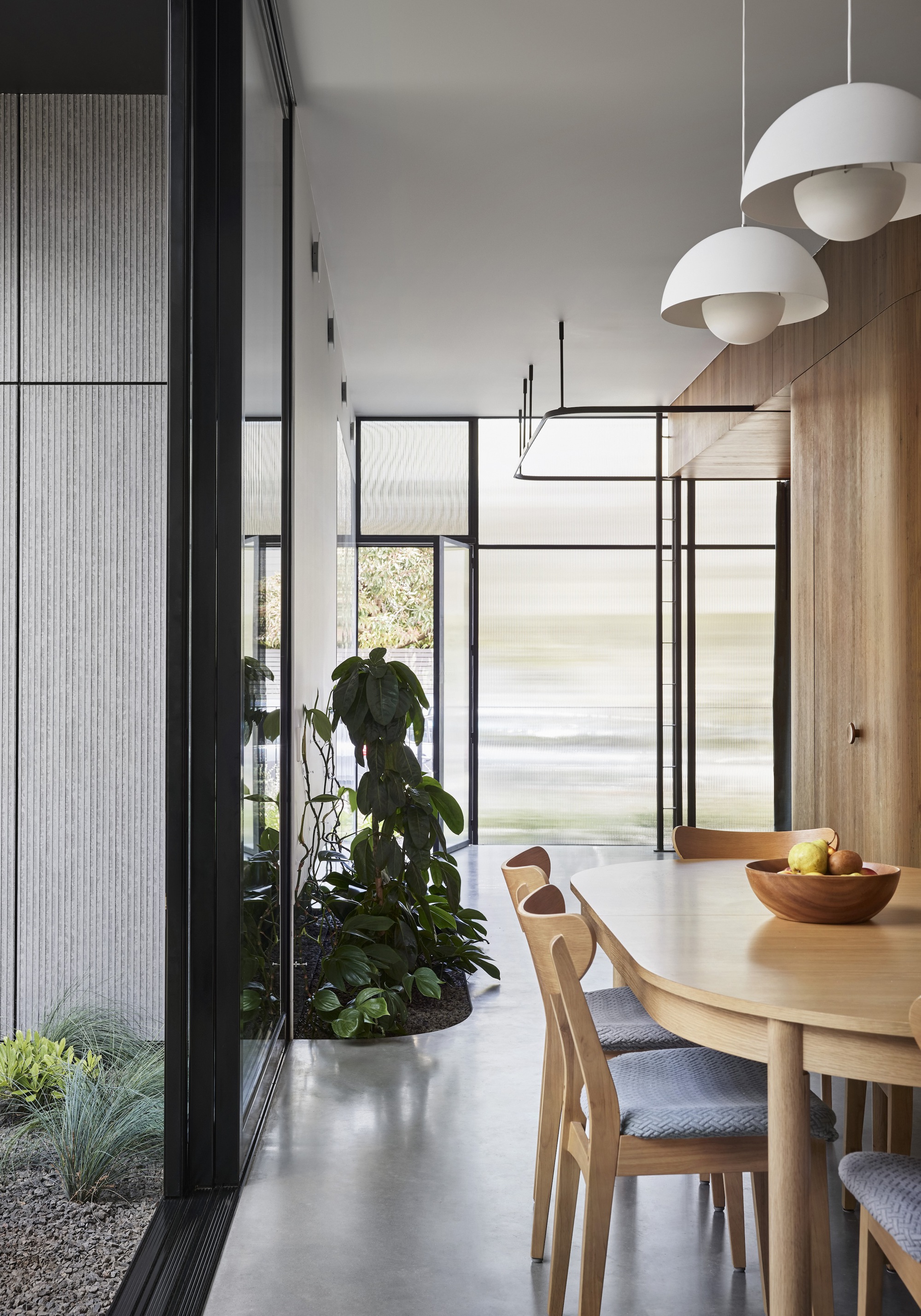 Gallery of Lang 靚 House / Austin Maynard Architects - 12