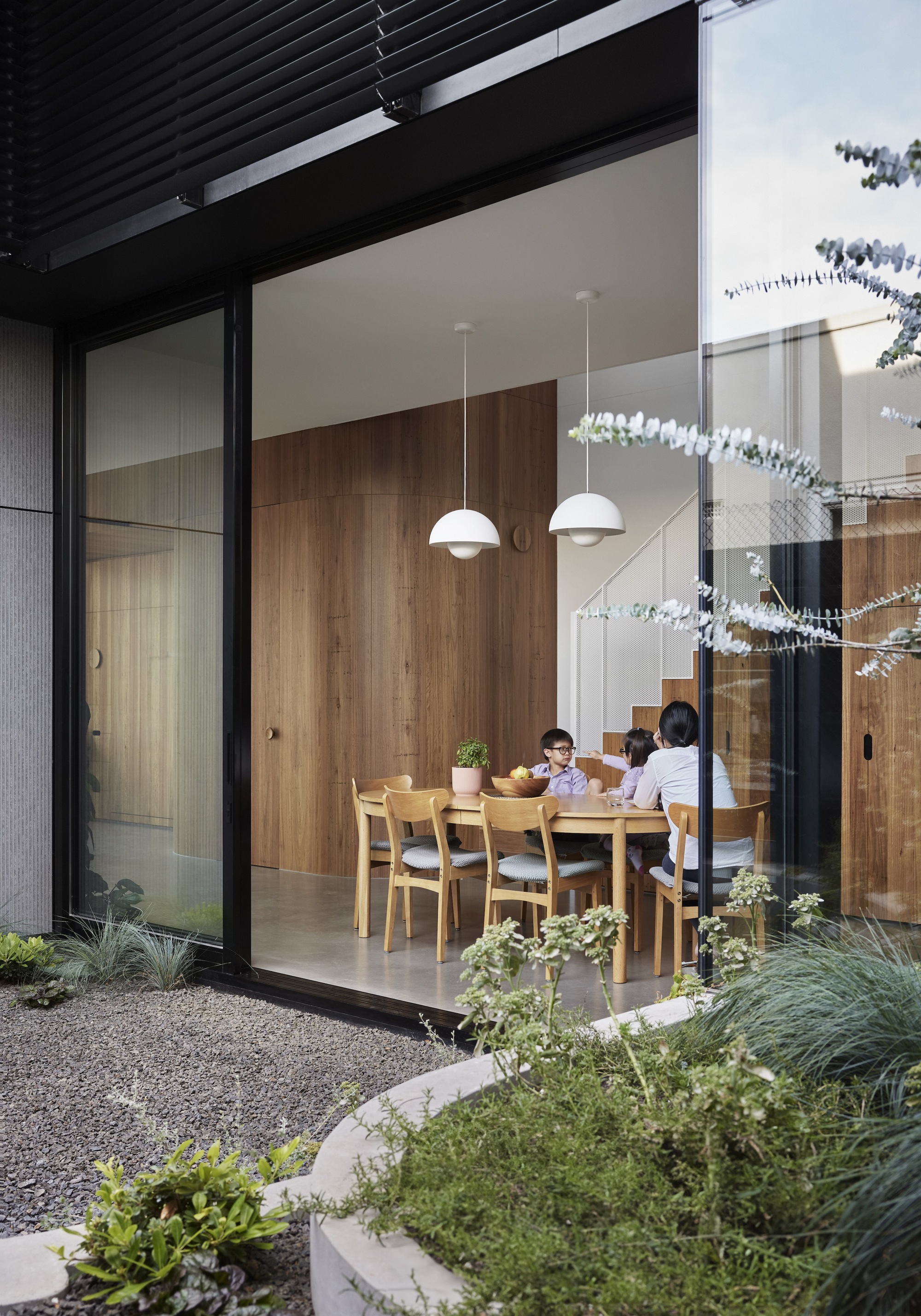 Gallery of Lang 靚 House / Austin Maynard Architects - 10