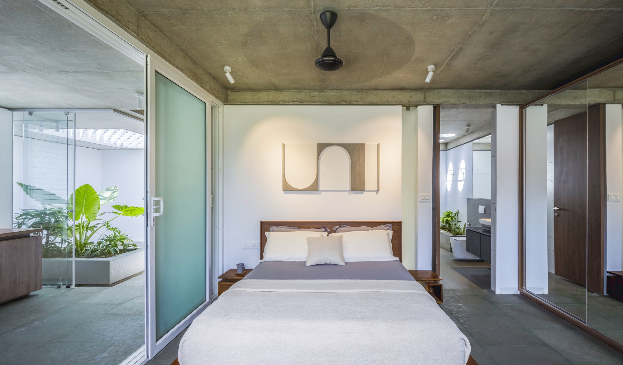 Gallery of Hedge House / Mindspark Architects - 13