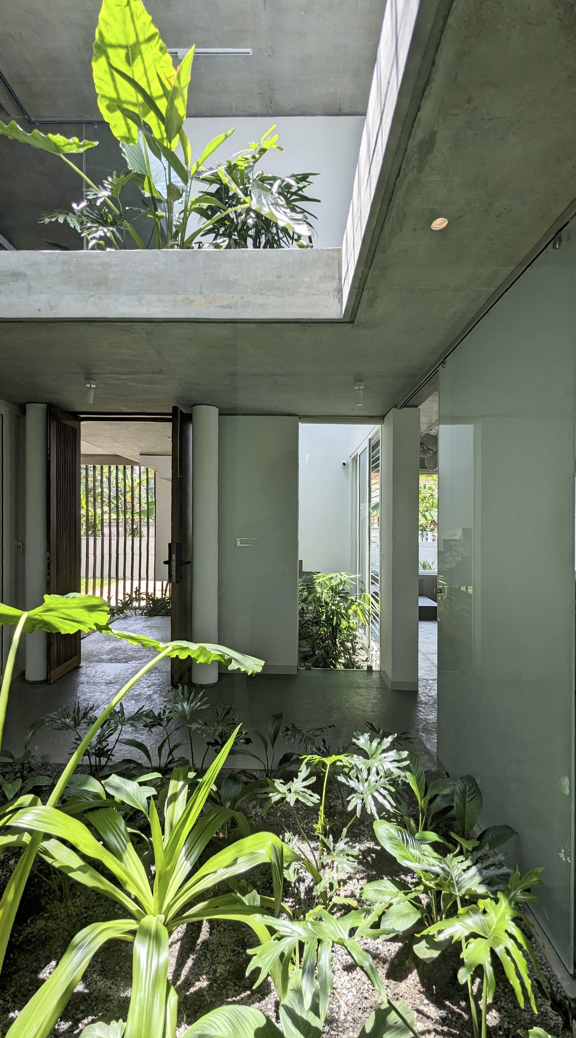 Gallery of Hedge House / Mindspark Architects - 11