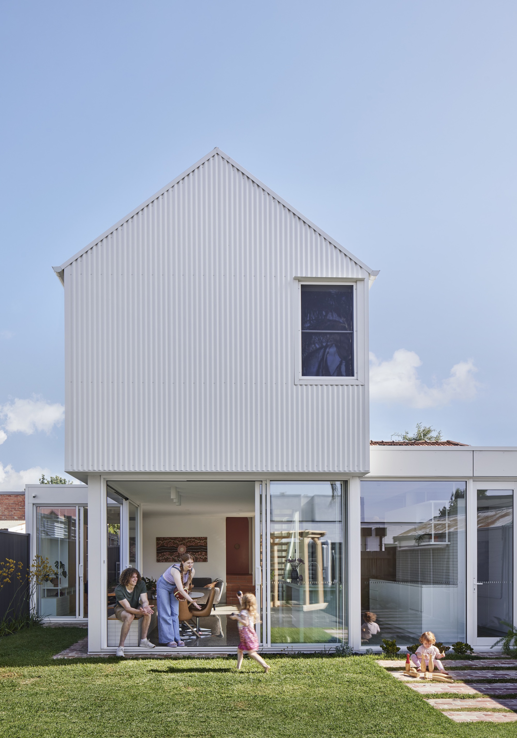 Gallery of Kiddy Kitty Court House / Kuzman Architecture - 6