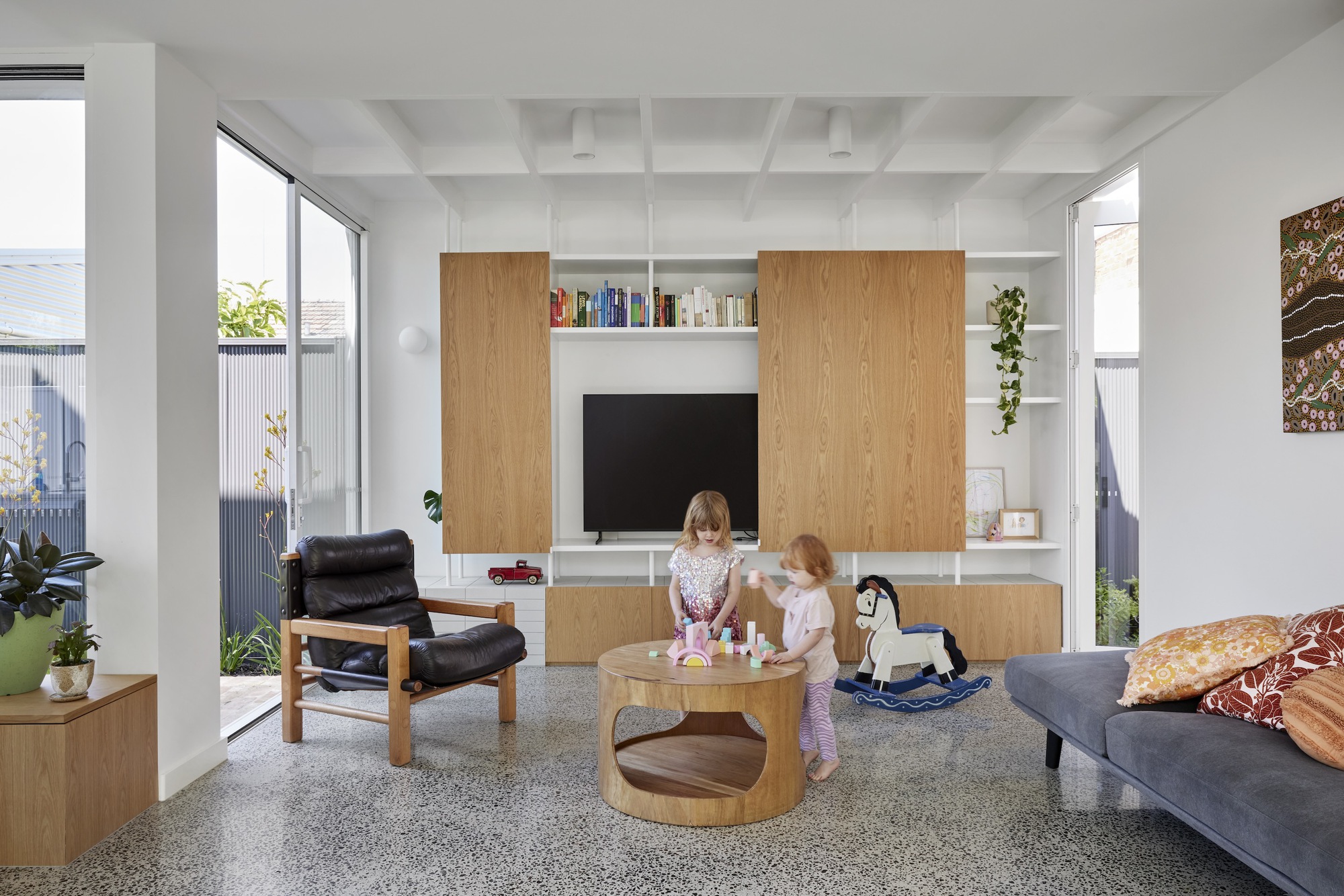 Gallery of Kiddy Kitty Court House / Kuzman Architecture - 10