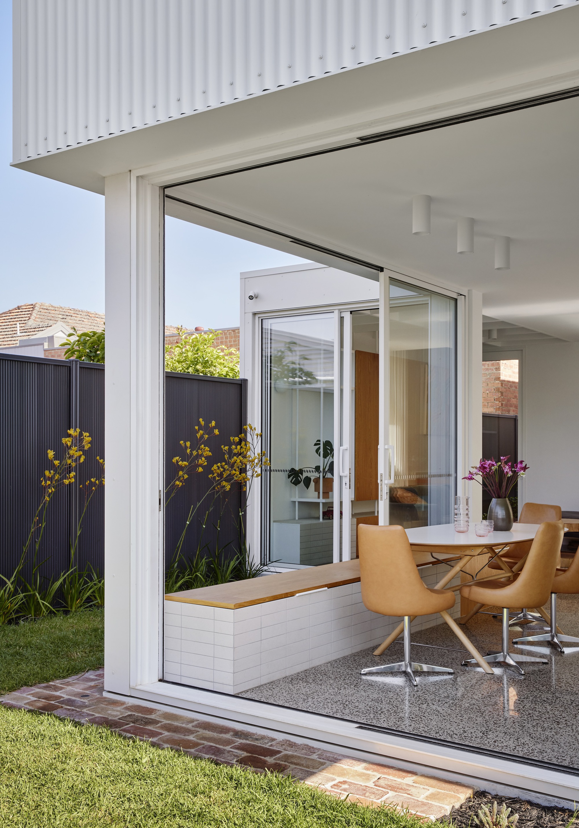 Gallery of Kiddy Kitty Court House / Kuzman Architecture - 8