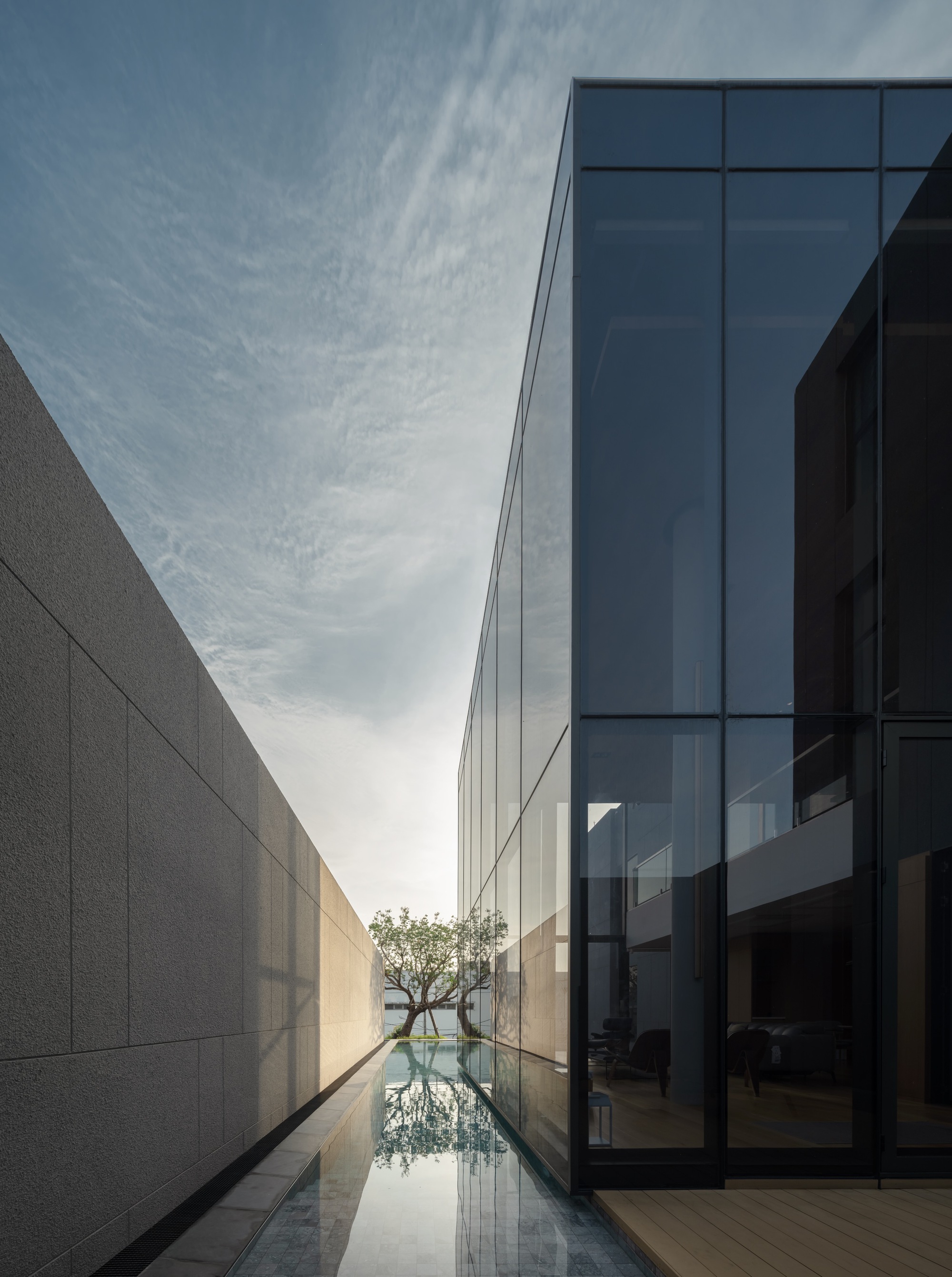 Gallery of The Waterfall House / Greenbox Design - 7