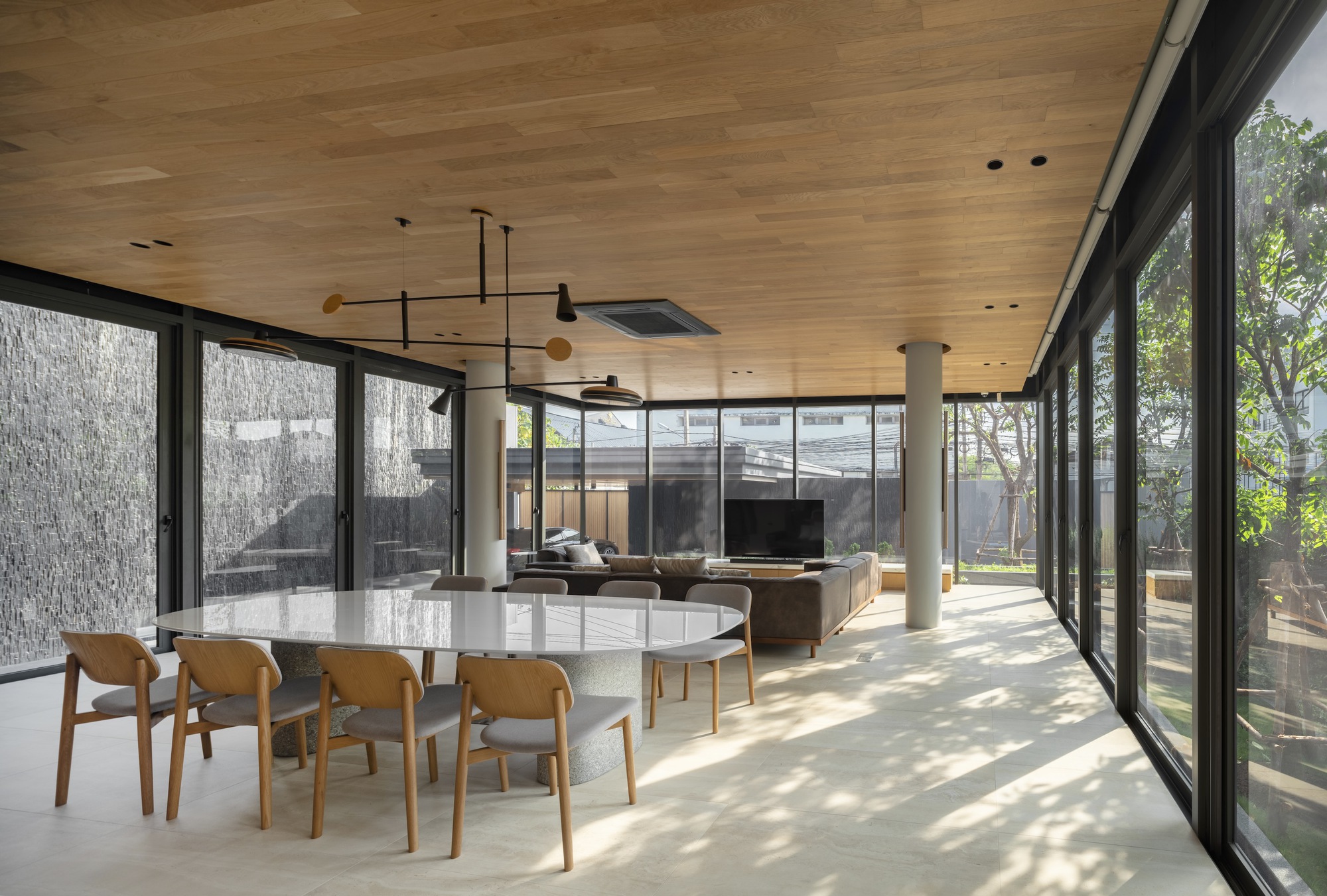 Gallery of The Waterfall House / Greenbox Design - 10