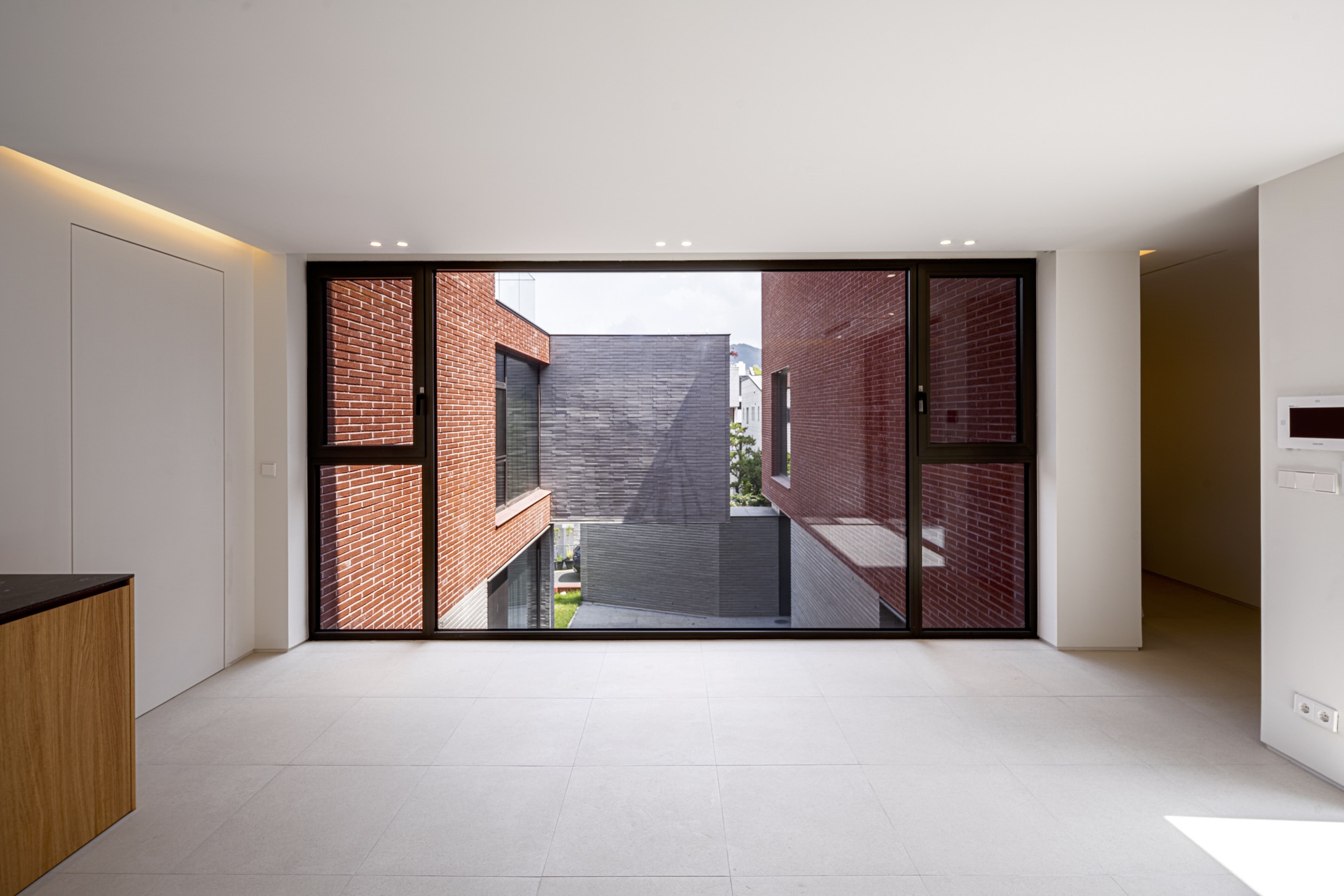 Gallery of Upper Wall, Low Wall Residence / Kode Architects - 6