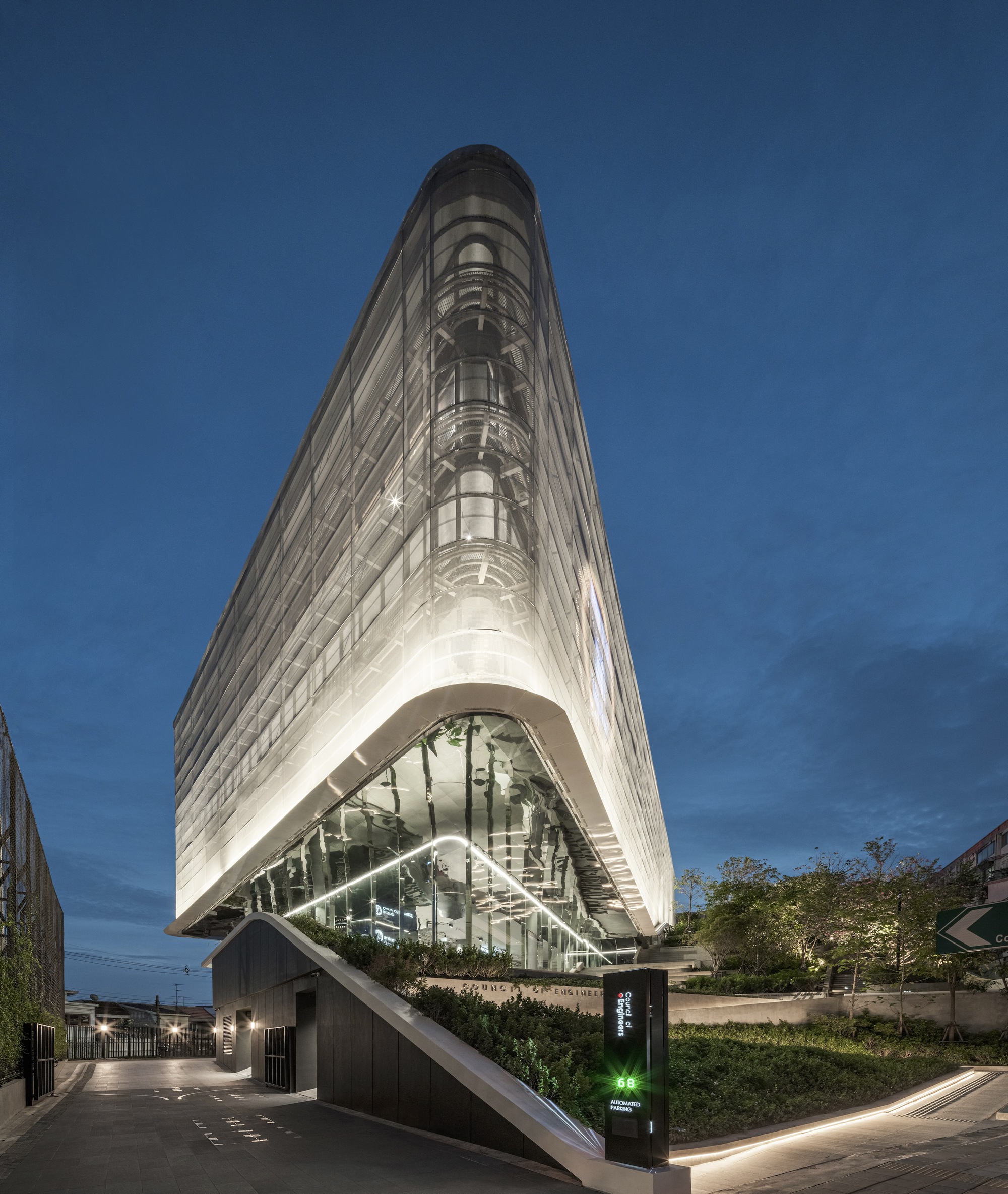 Gallery of The Headquarters of Council of Engineers / AATTN8A - 26