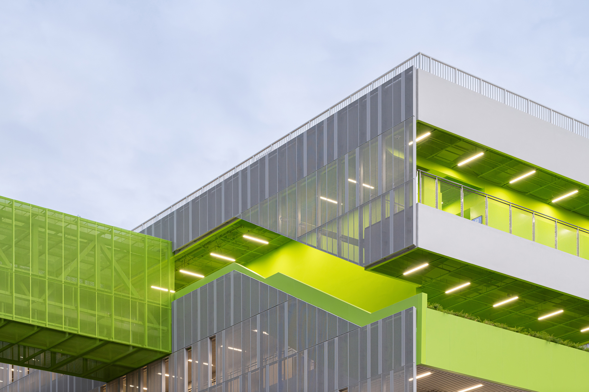 Gallery of FUTIAN High-School Campus / reMIX studio - 17