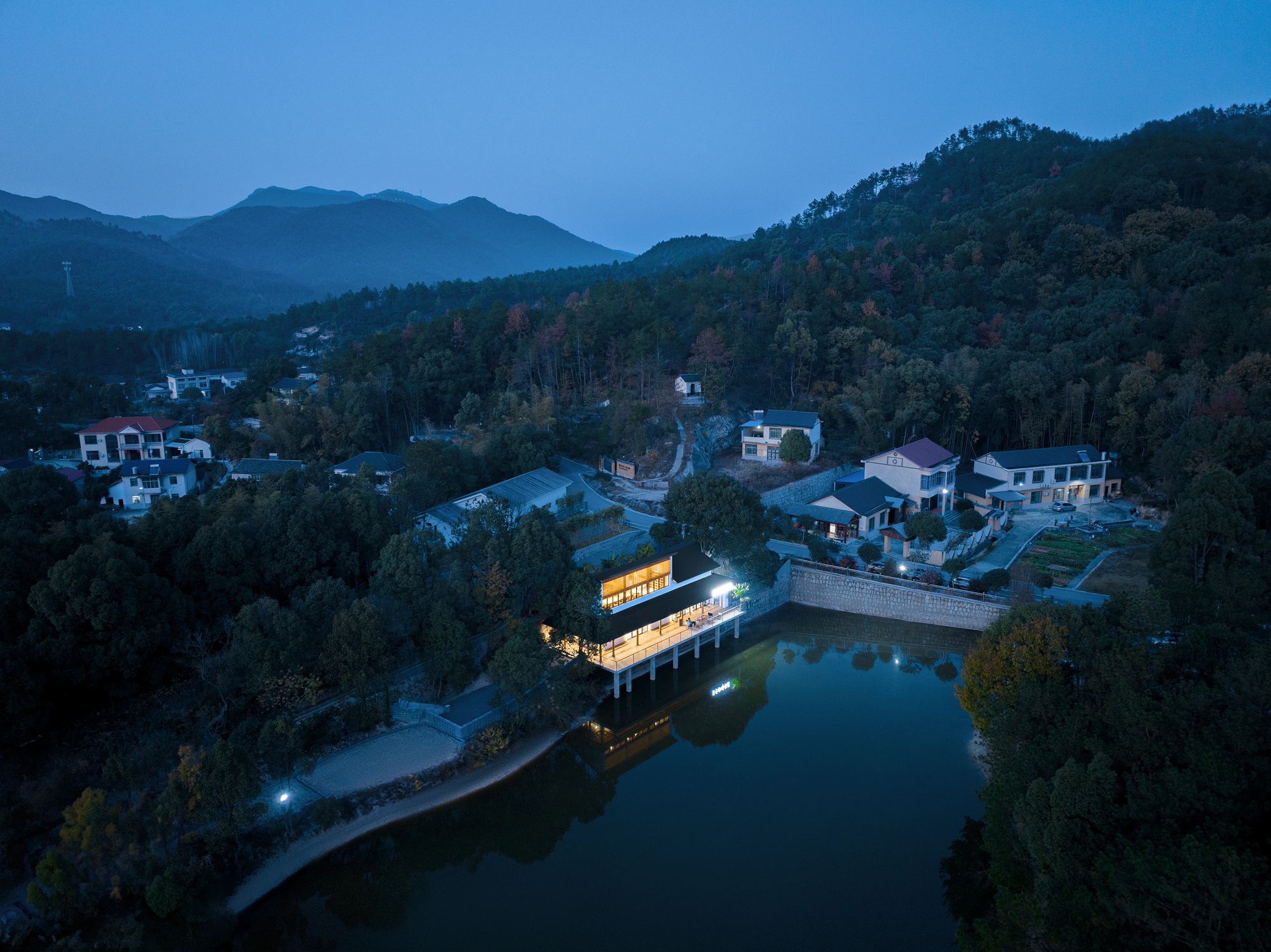 Galeria de Livraria e Cafe Dashali Rural / ZhiXing Architects - 9