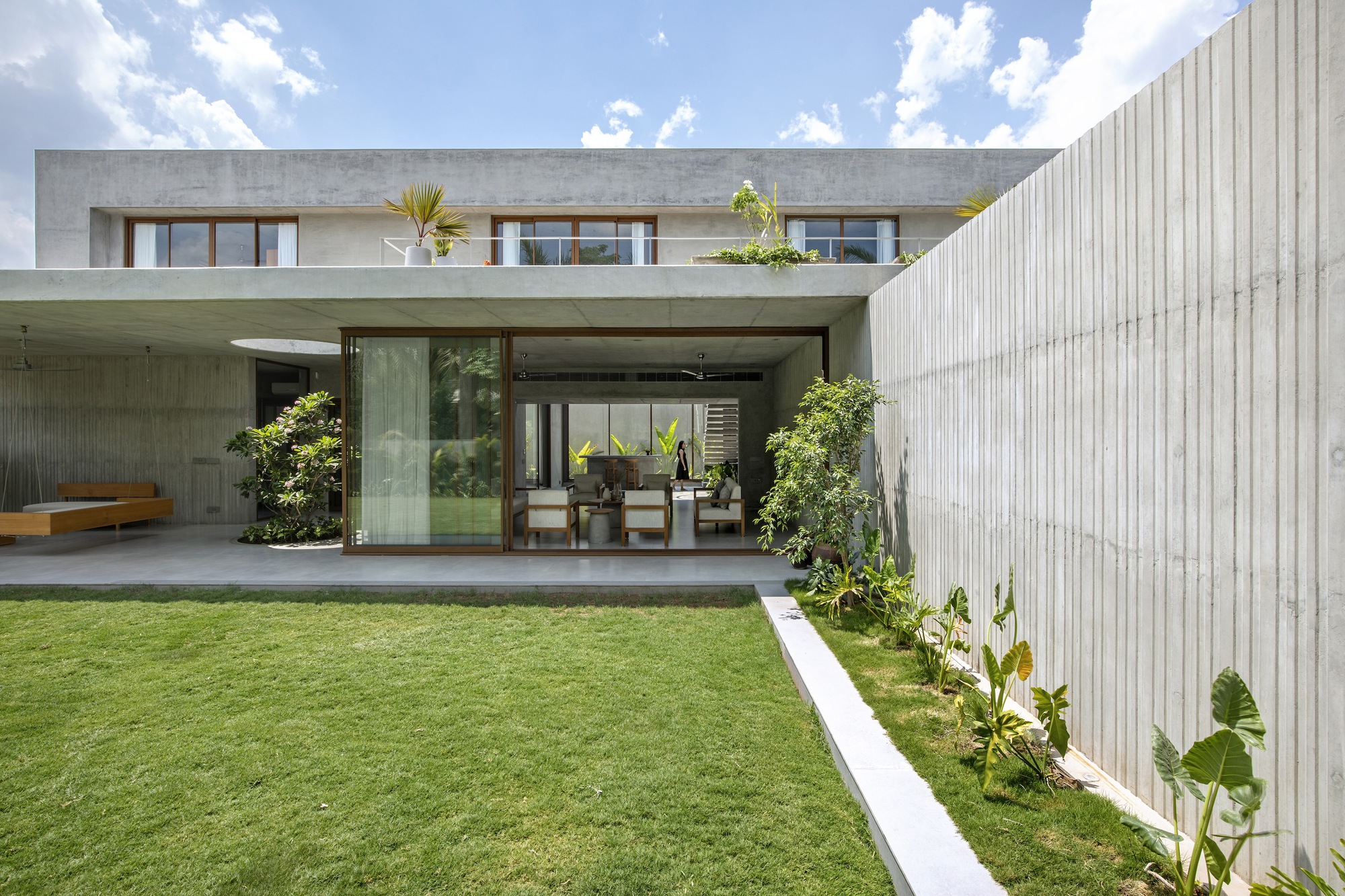 Galeria de Casa das Paredes de Concreto / TRAANSPACE - 8