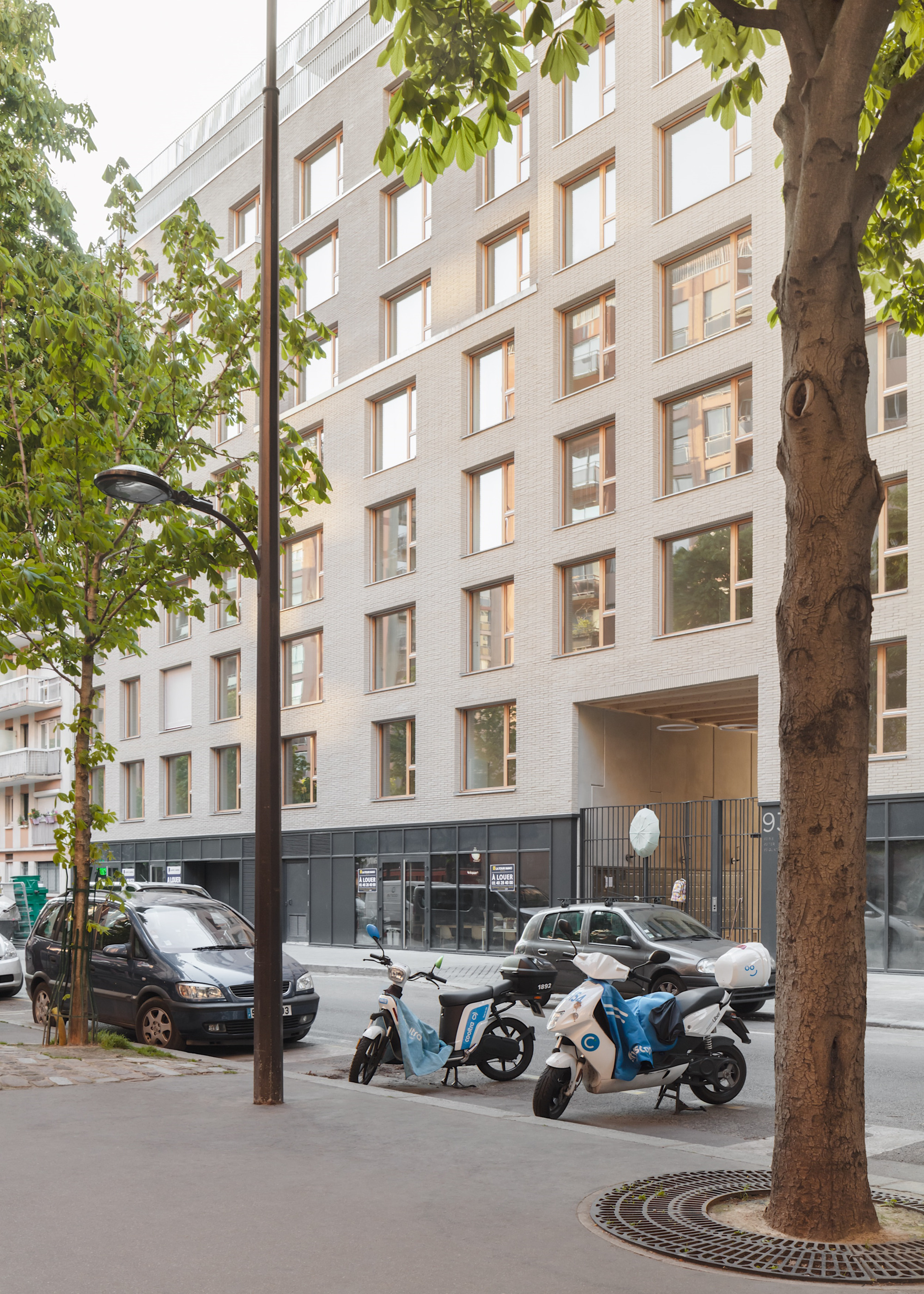 Gallery of 93 Petit Apartments / Studio Razavi Architecture - 18