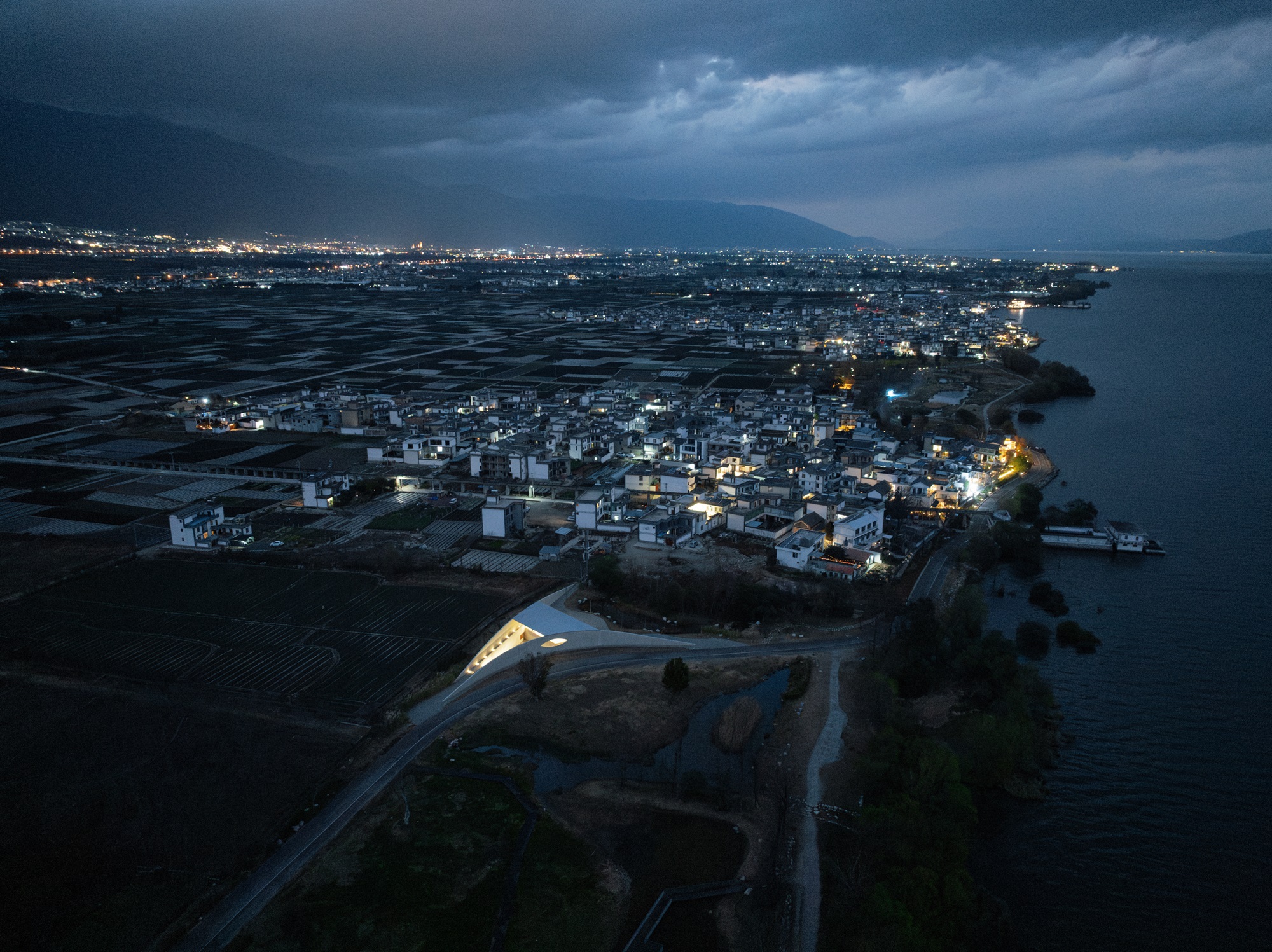 Gallery of Jiapeng Village Service Station / Zhaoyang Architects - 14