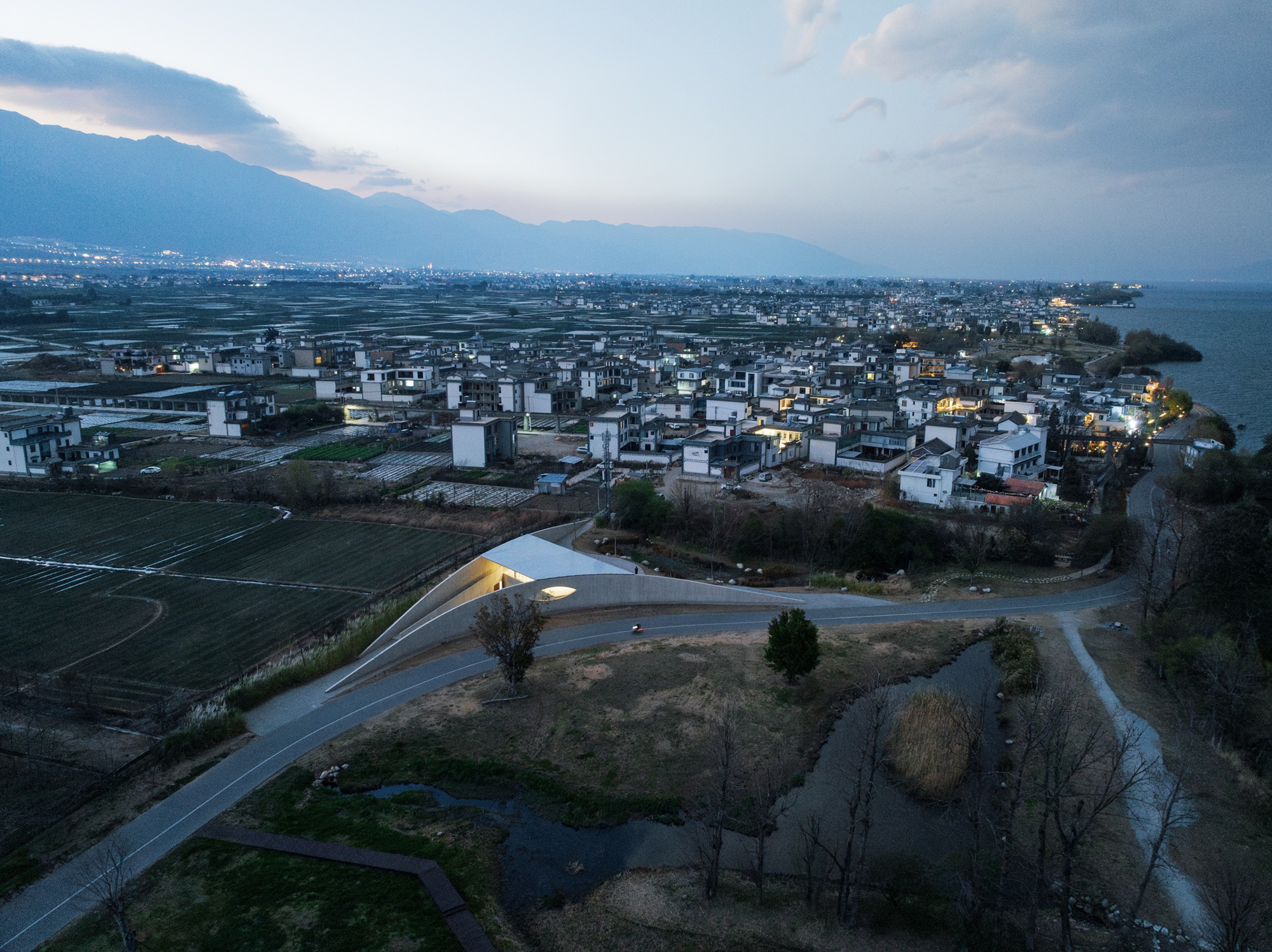 Gallery of Jiapeng Village Service Station / Zhaoyang Architects - 13