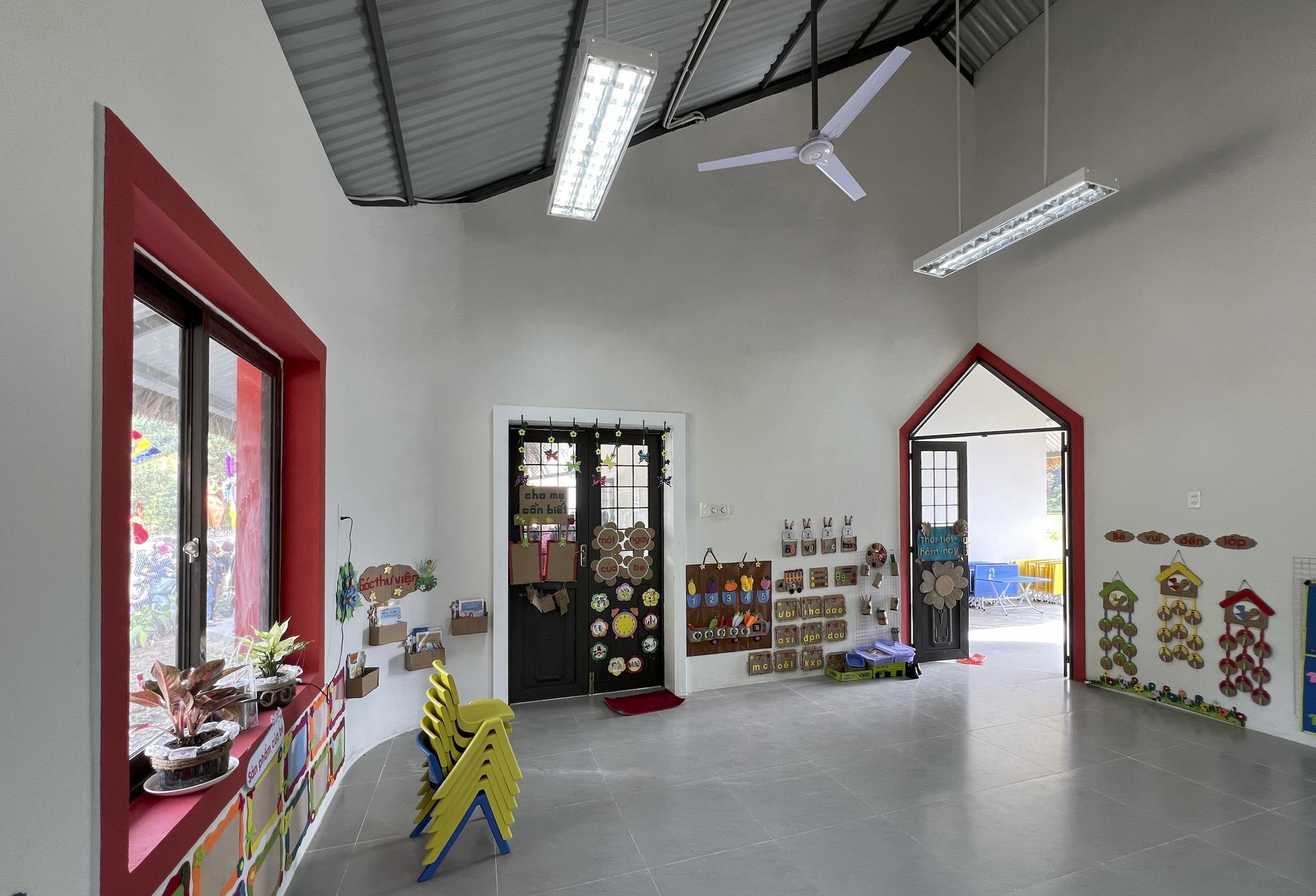 Gallery of Rooster School / 1+1>2 Architects - 11