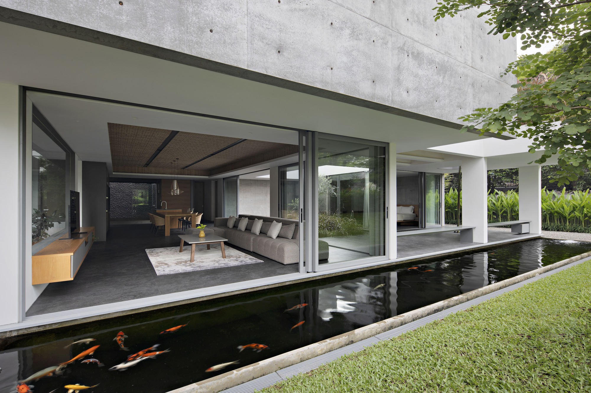 Gallery of YT House / Pranala Associates - 11