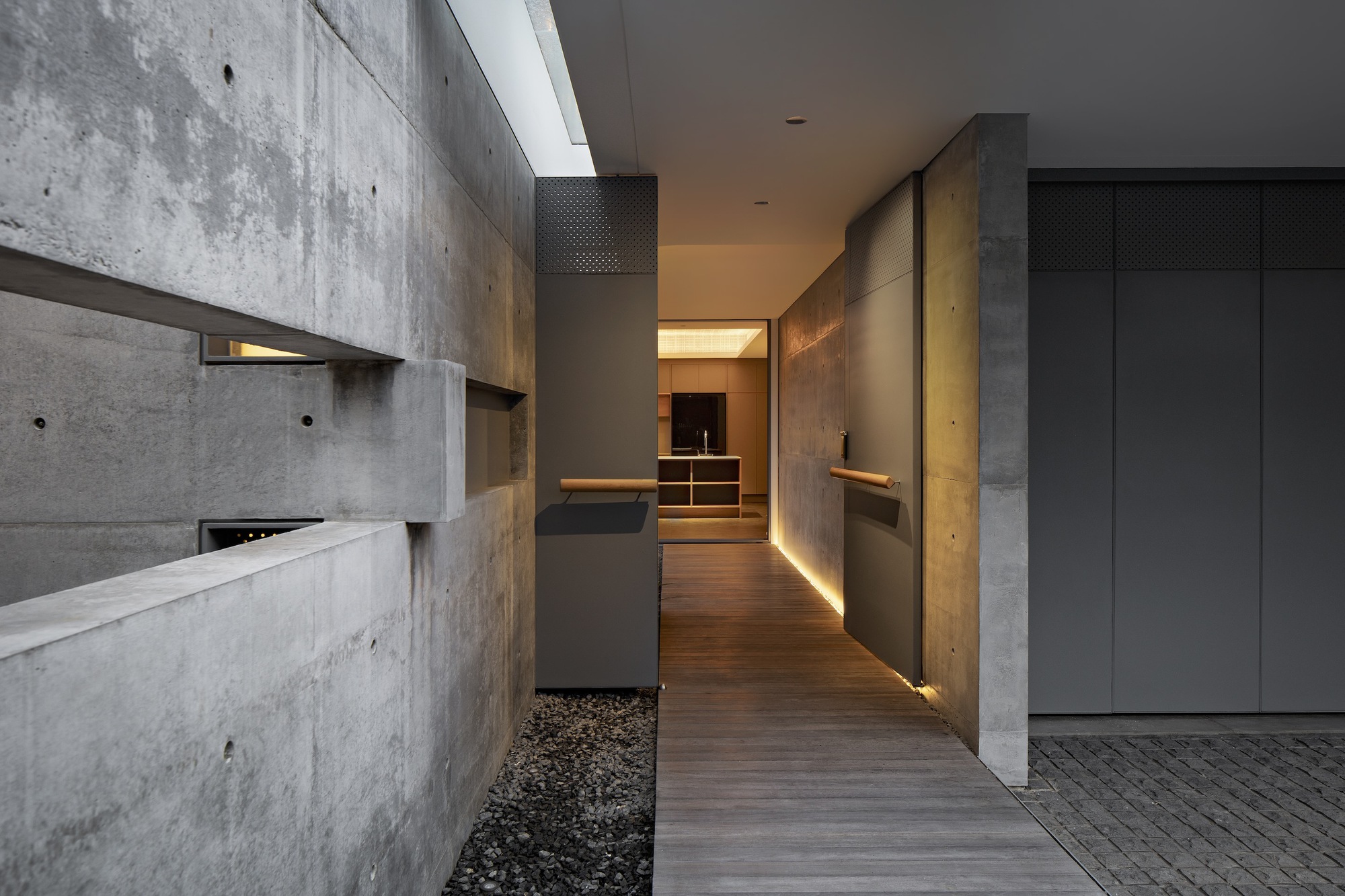 Gallery of YT House / Pranala Associates - 24