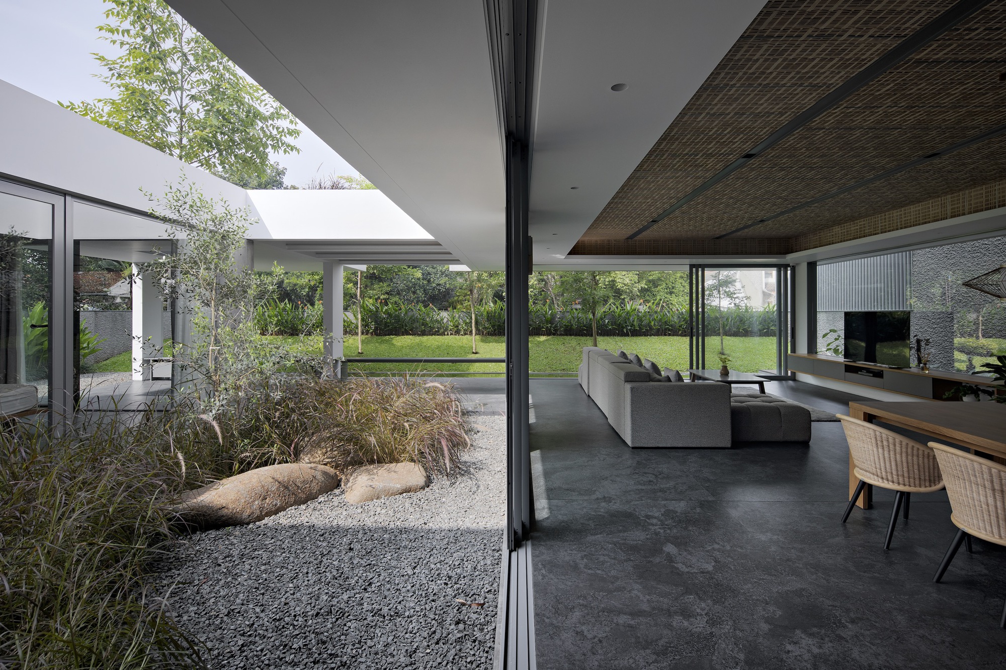 Gallery of YT House / Pranala Associates - 2