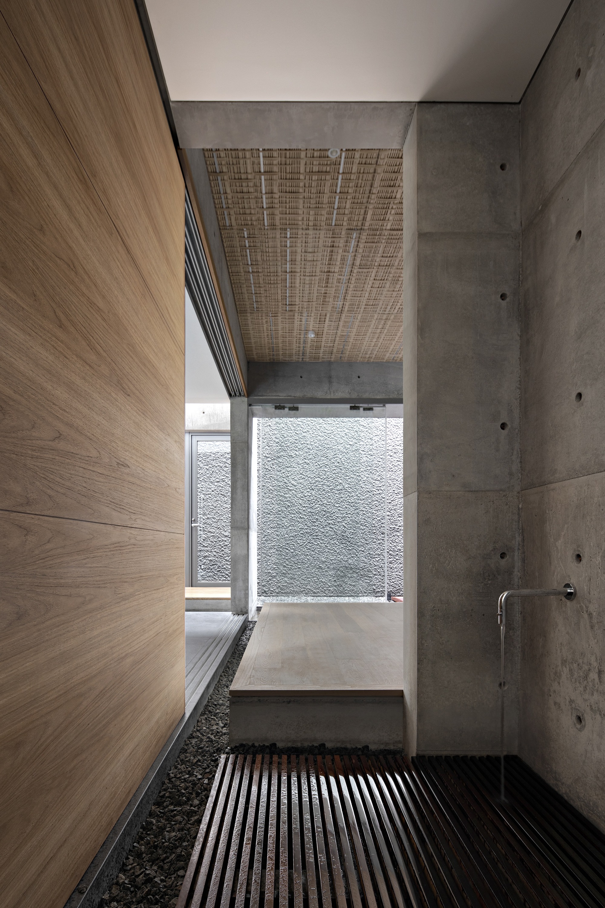 Gallery of YT House / Pranala Associates - 19