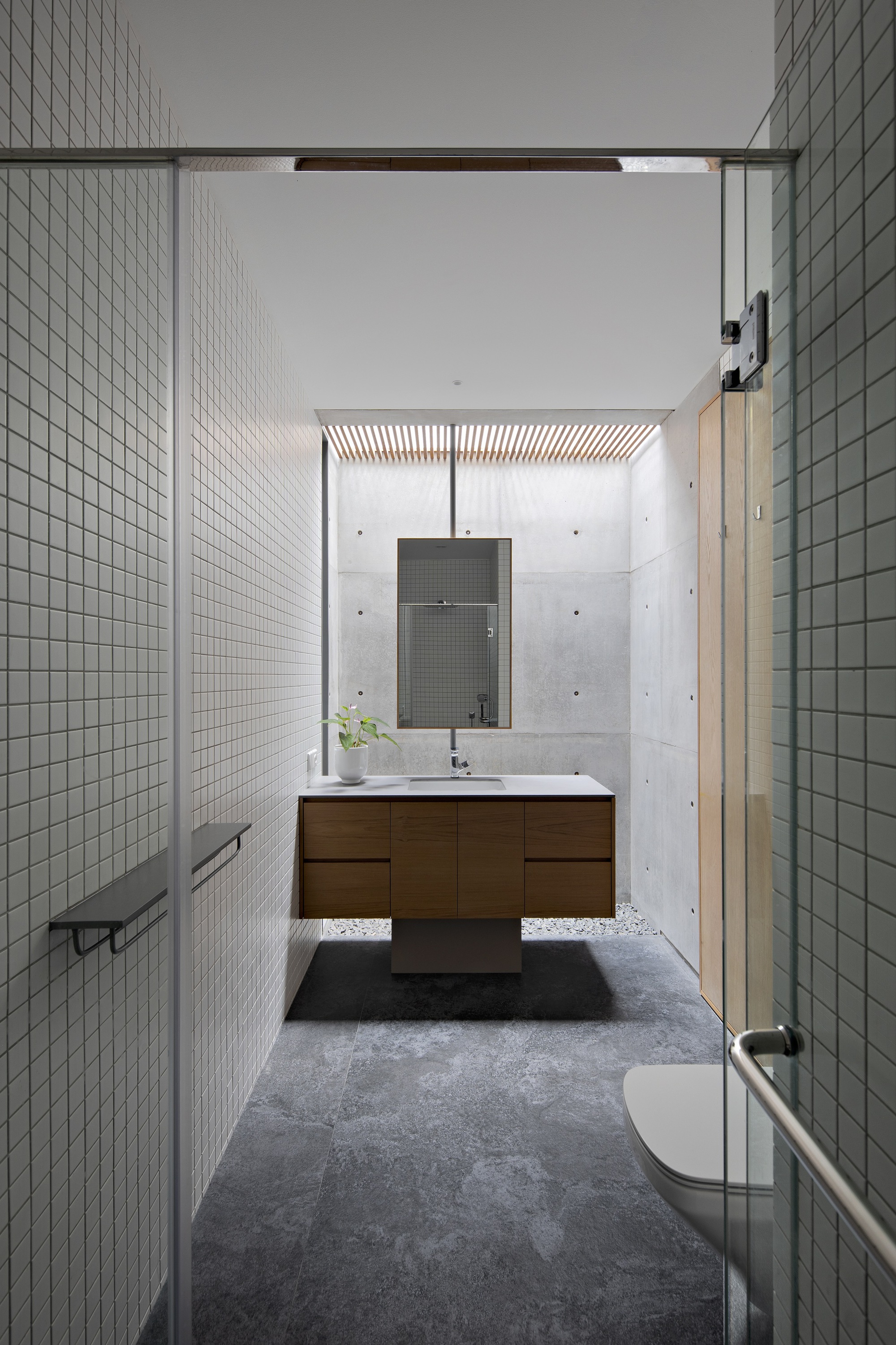 Gallery of YT House / Pranala Associates - 4