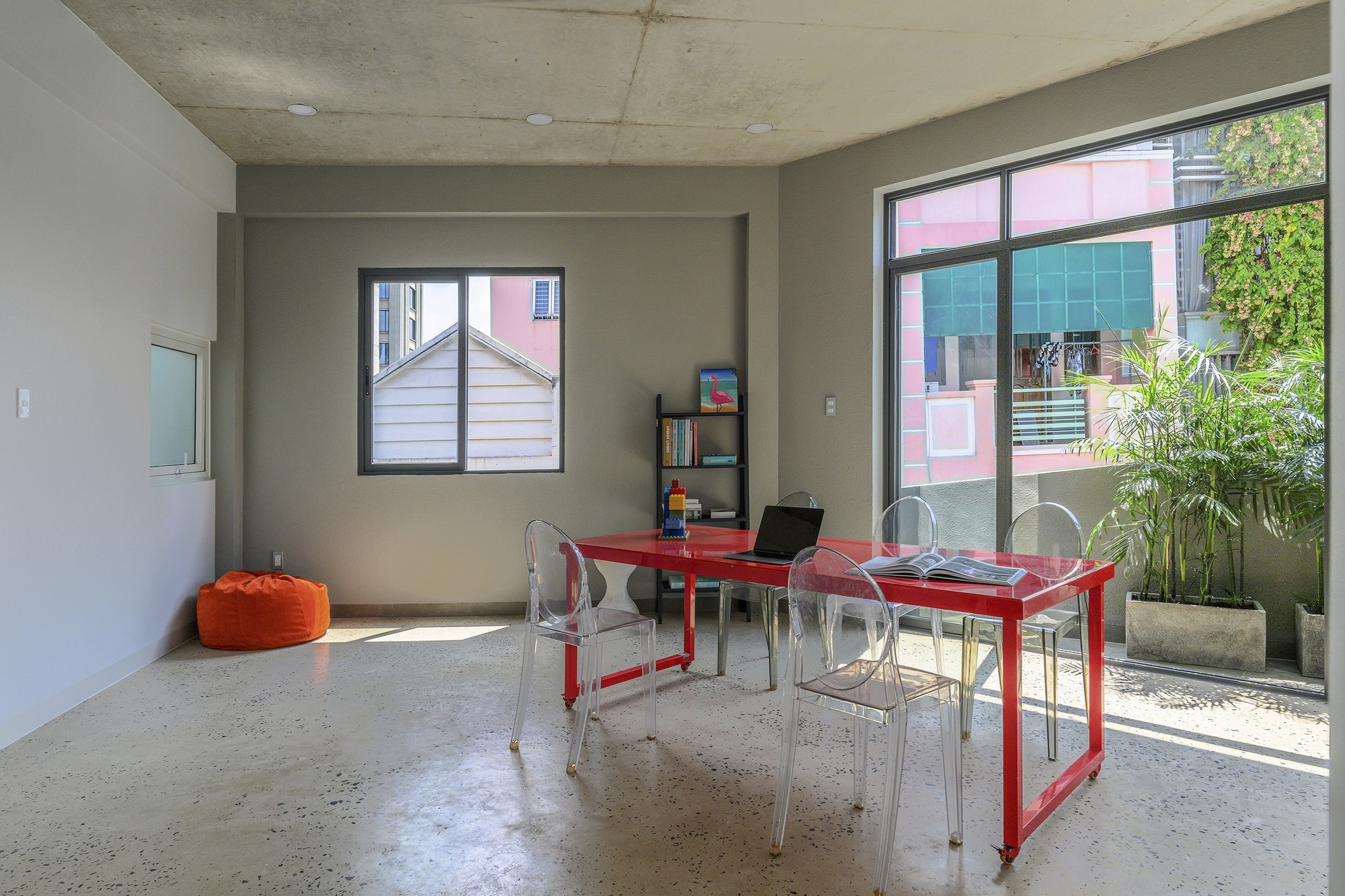 Galería de Edificio Cornerstone / ROOM+ Design & Build - 8