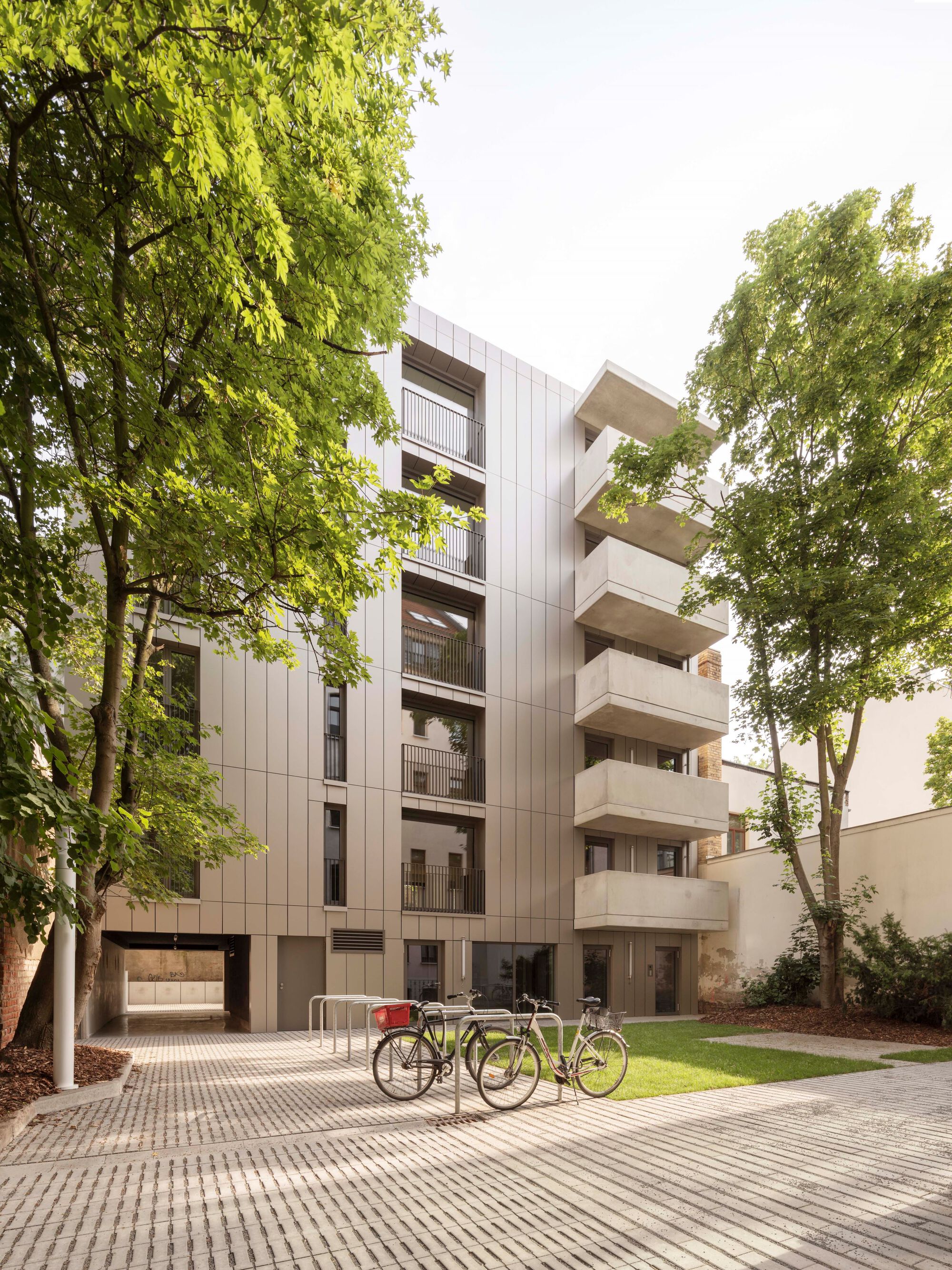 Gallery of Kurti 50A Apartment Building / Aline Hielscher Architektur - 2