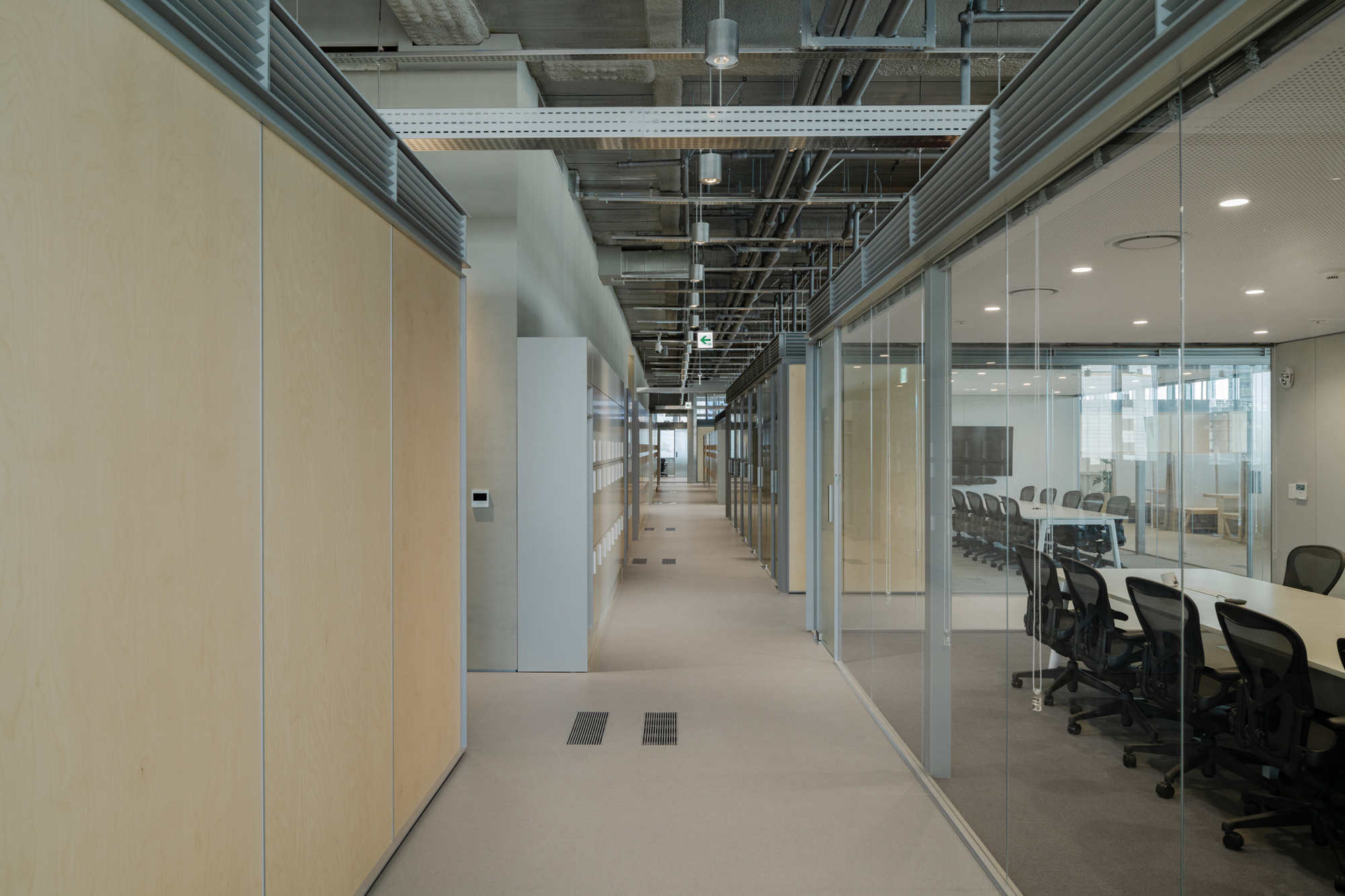 Gallery of Genesis Headquarters Office / COM - 14