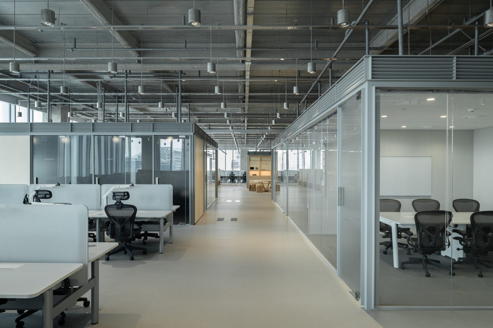 Gallery of Genesis Headquarters Office / COM - 11