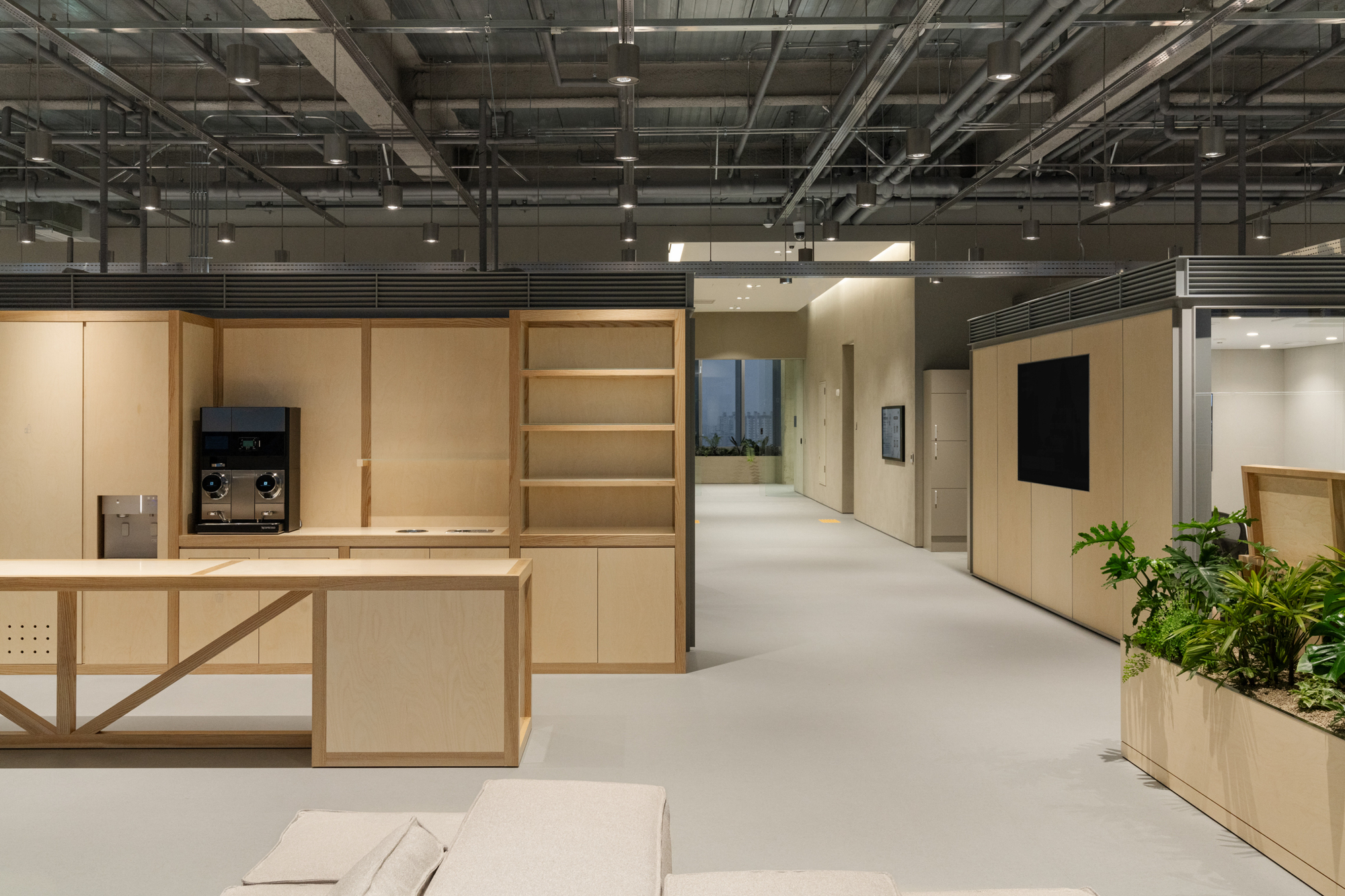 Gallery of Genesis Headquarters Office / COM - 18