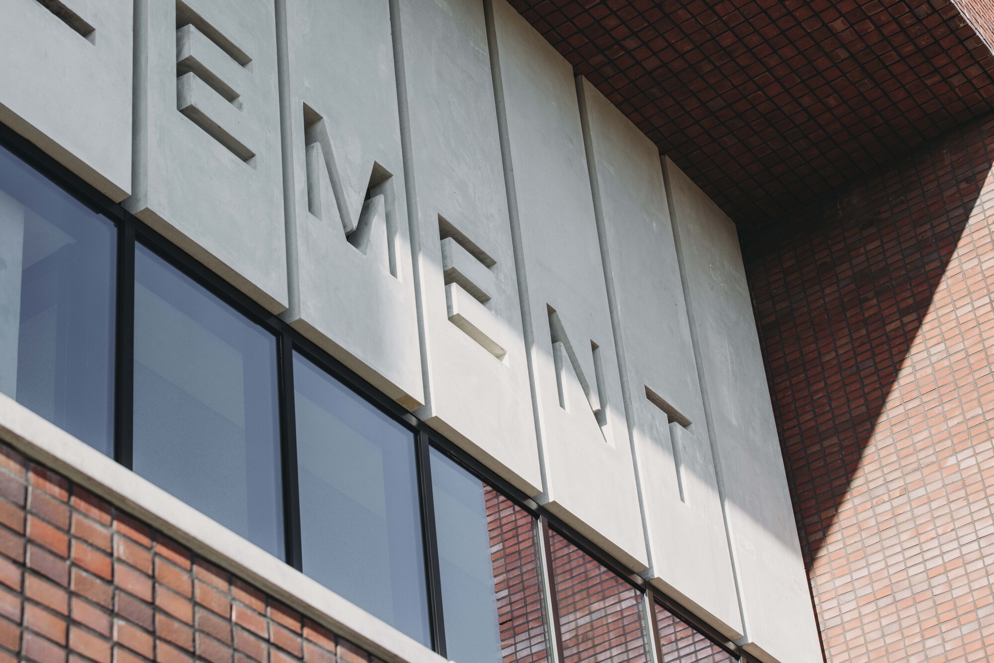 Gallery of School Building for Het Element / De Zwarte Hond - 8