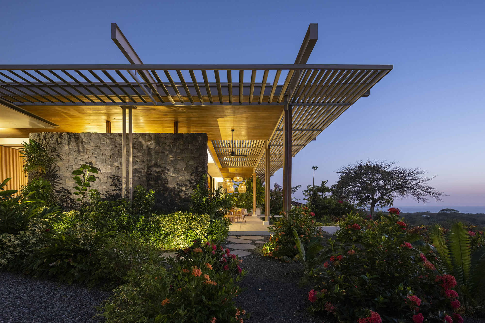 Gallery of Pergola House / Studio Saxe - 18