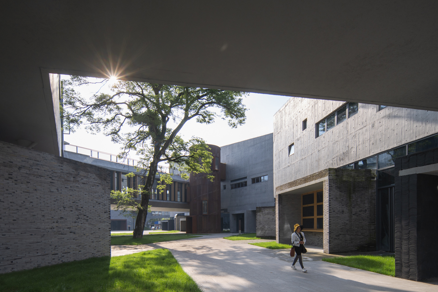 Galeria de Centro de arte Zhejiang Lishui Guyanhuaxiang / line+ studio - 10