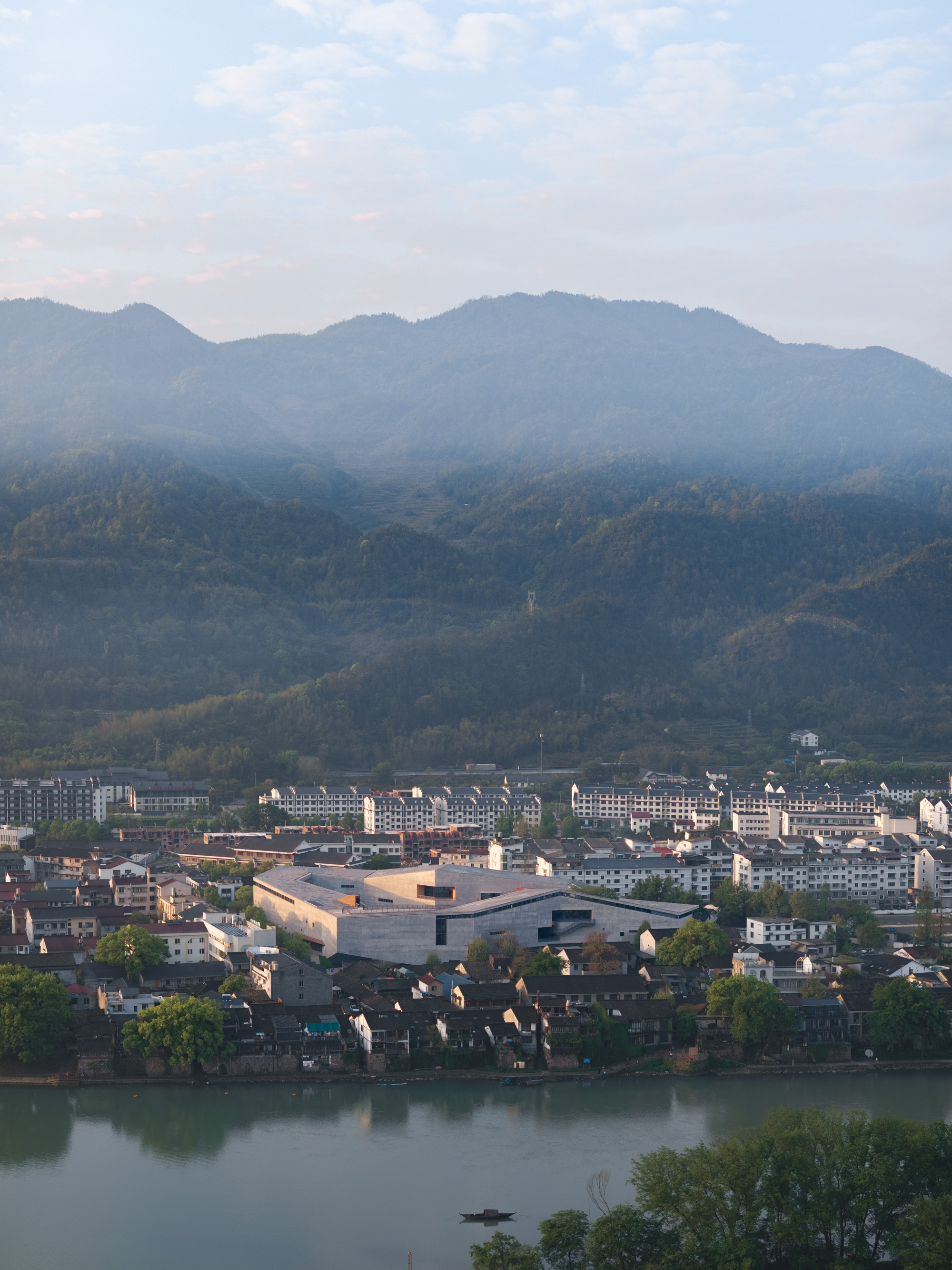 Galeria de Centro de arte Zhejiang Lishui Guyanhuaxiang / line+ studio - 29