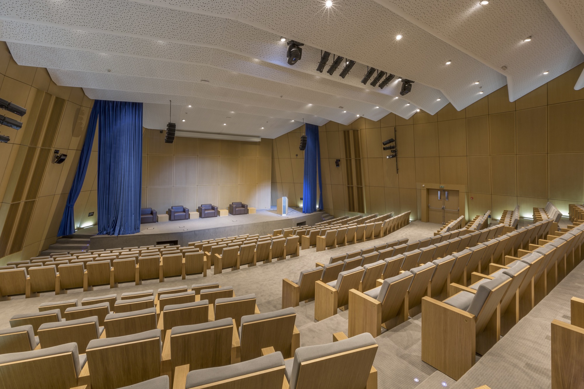 Gallery of HQ & Conference Center / Archi+ + Guerin & Pedroza ...