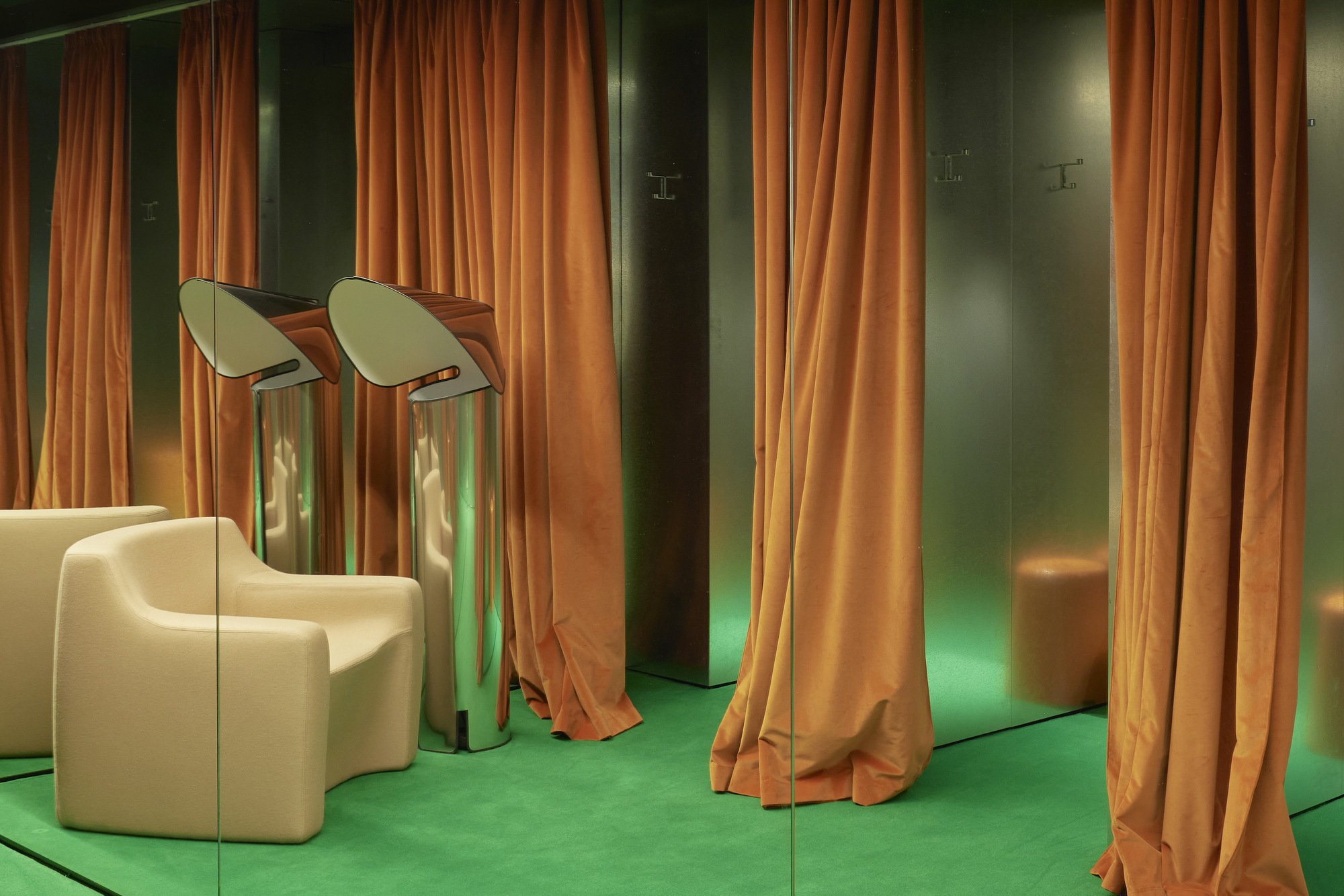 Gallery of Up There Store / Kennedy Nolan Architects - 10