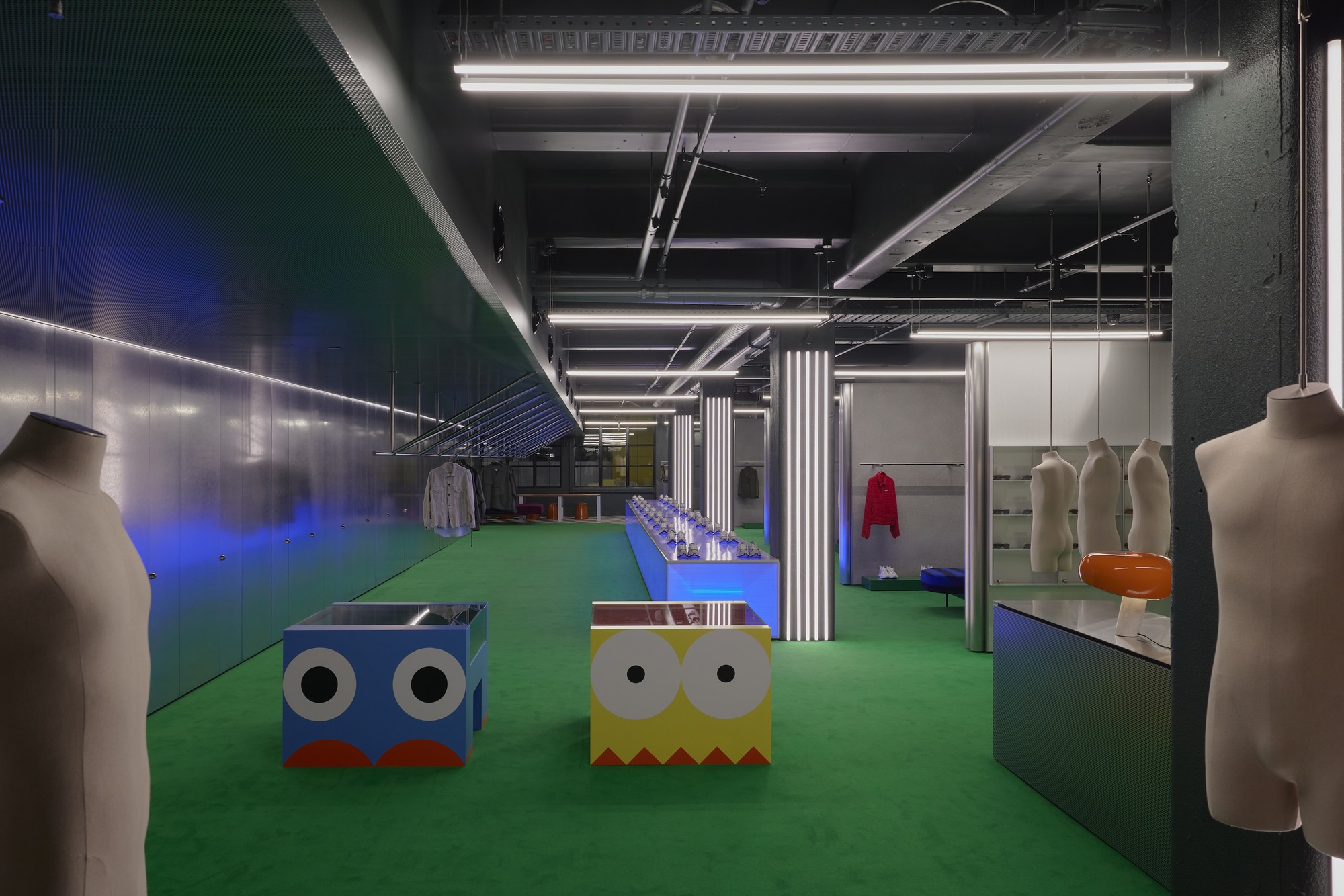 Gallery of Up There Store / Kennedy Nolan Architects - 15